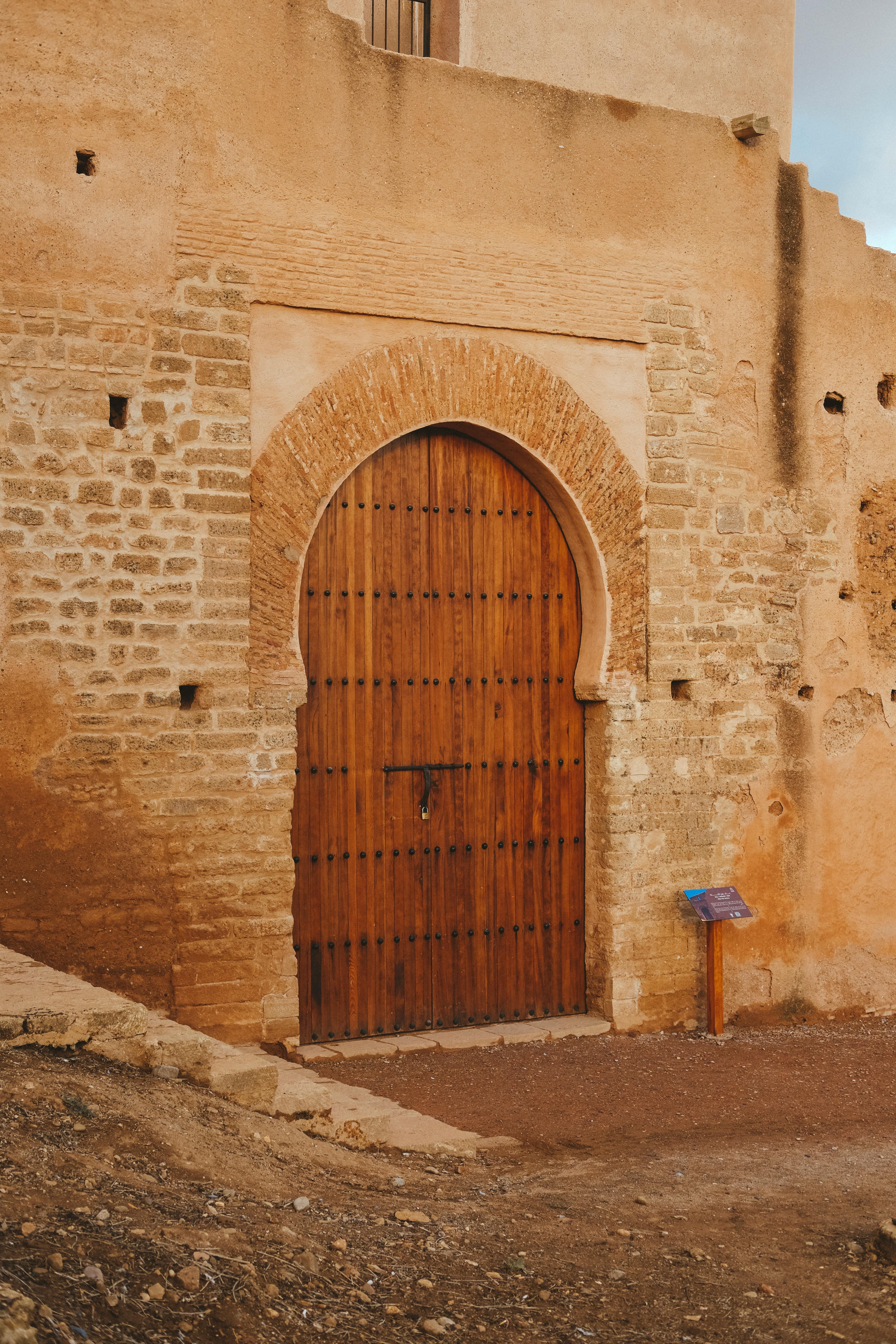 Porte Marocaine Historique En Bois à Rabat · Photo gratuite