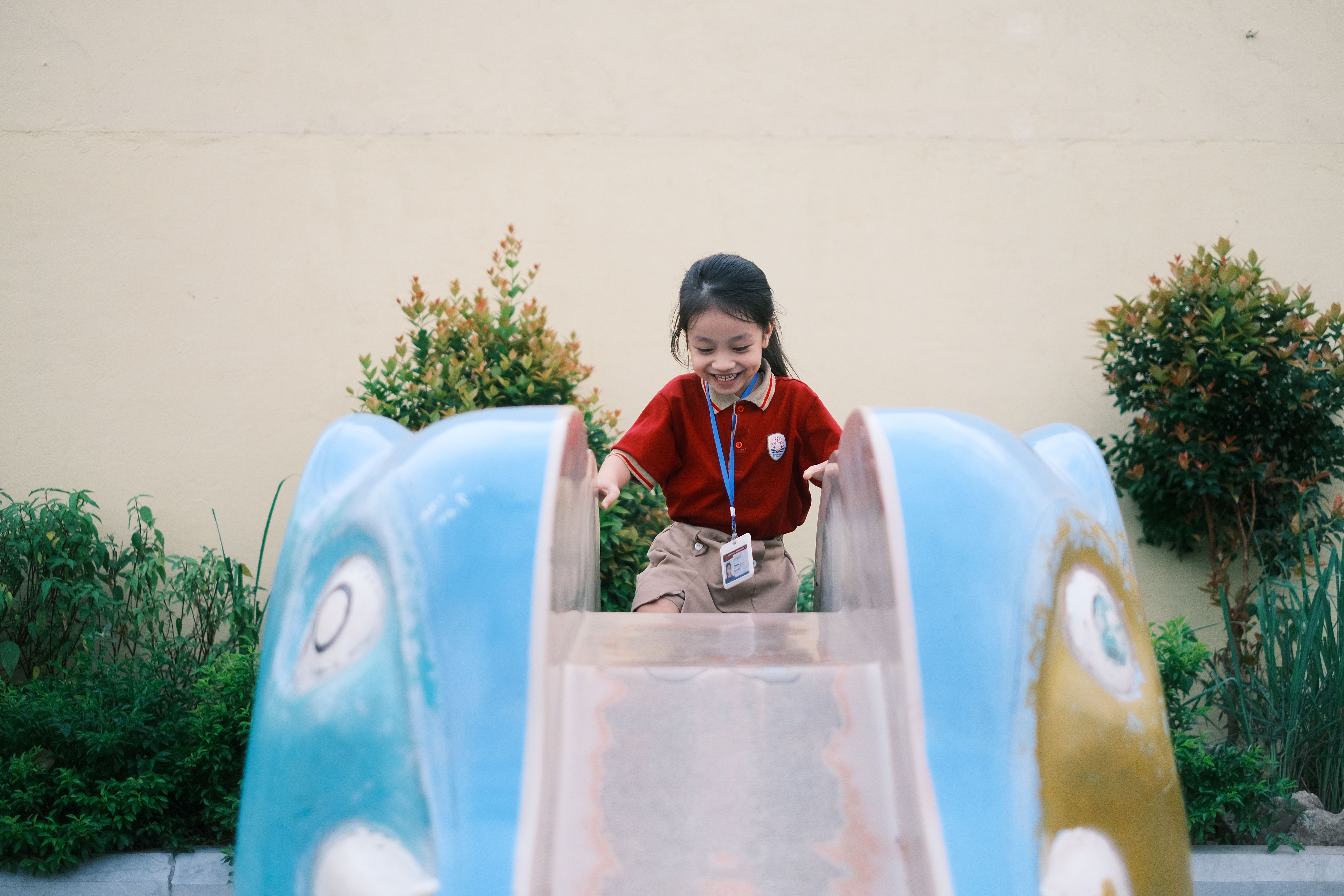 Girl Wearing Slides Photos, Download The BEST Free Girl Wearing Slides ...