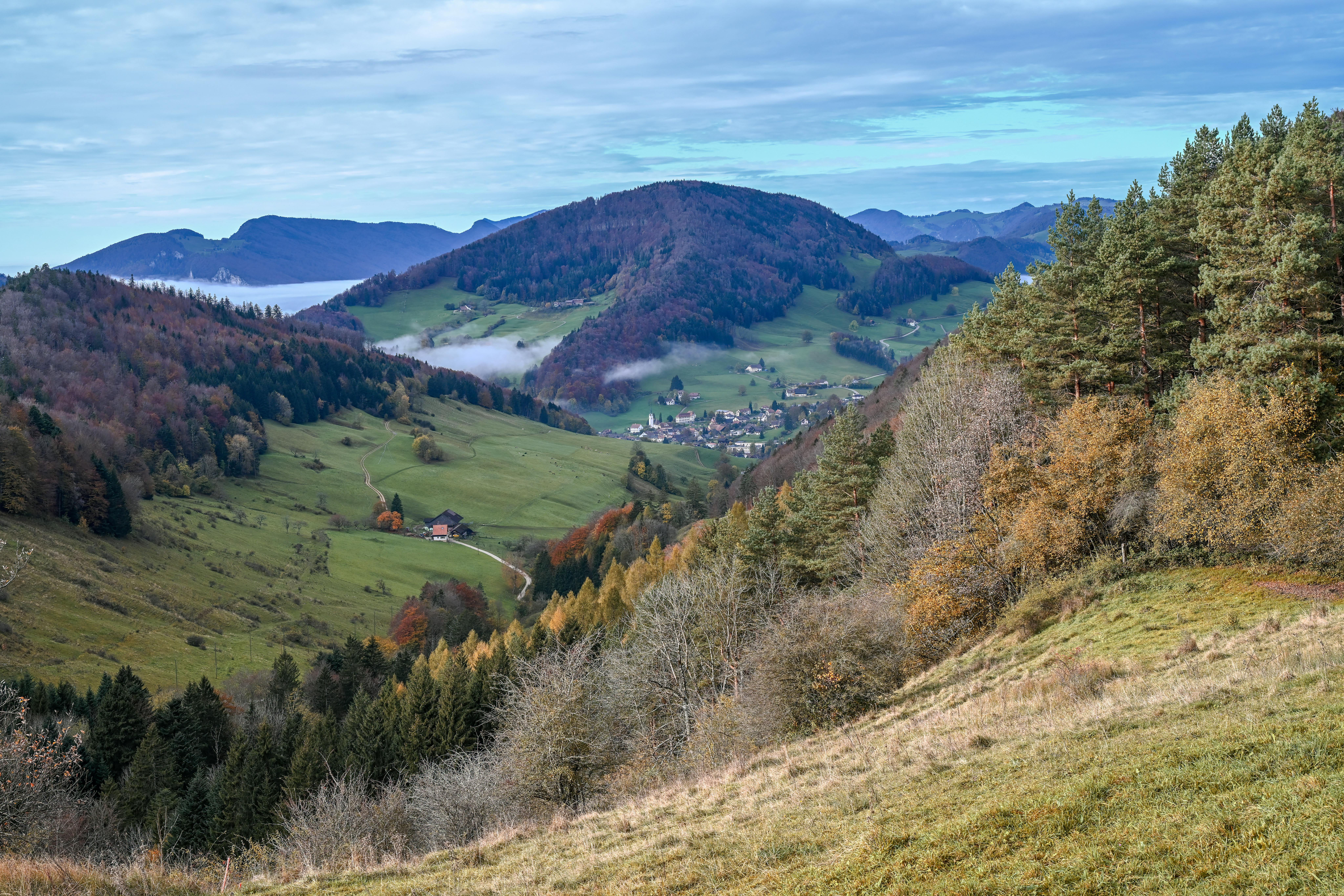 Scenic Mountain Valley Landscape in Autumn · Free Stock Photo