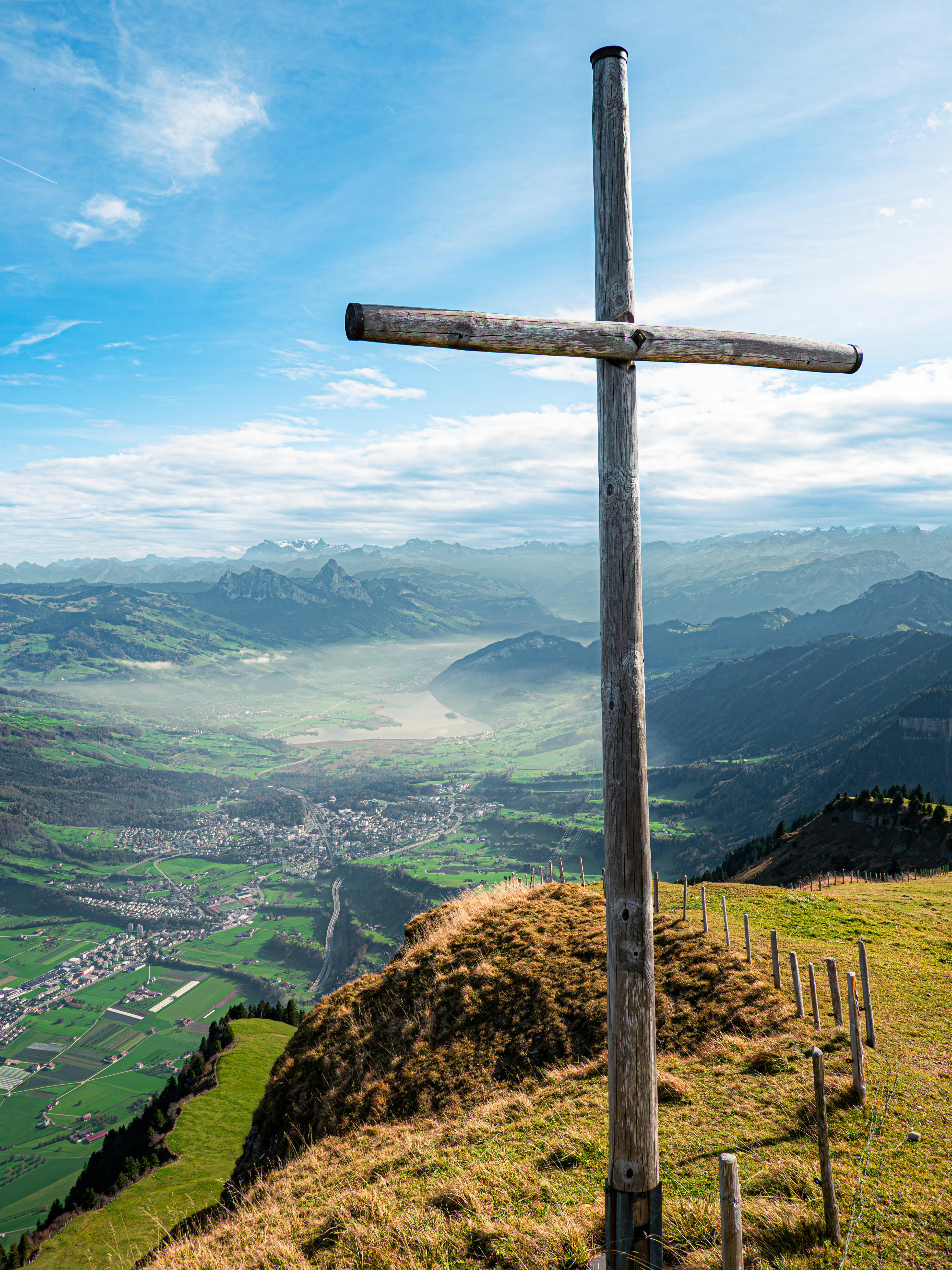 Lonely cross on slope of mountain · Free Stock Photo