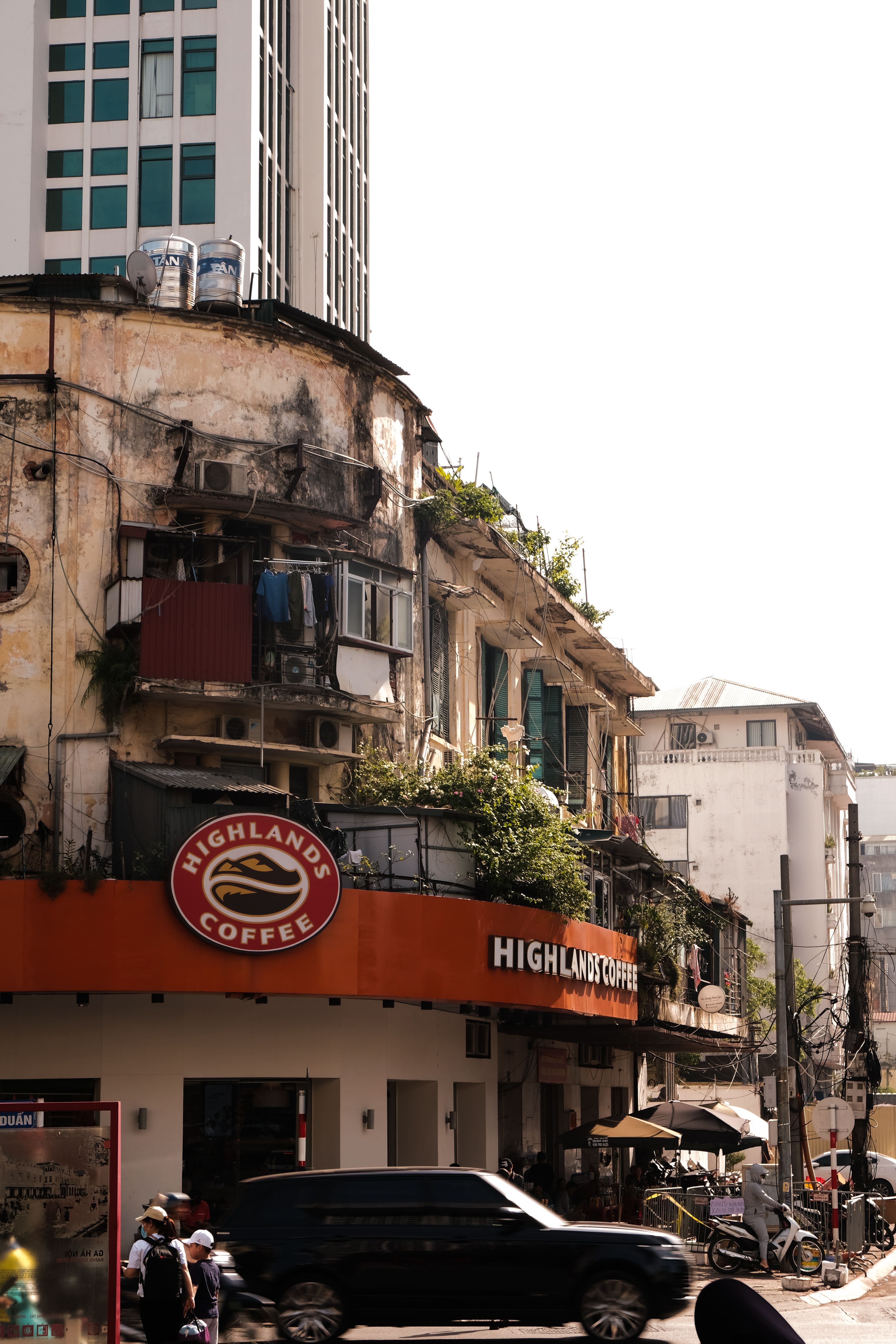 Historic Building with Highland Coffee Shop · Free Stock Photo