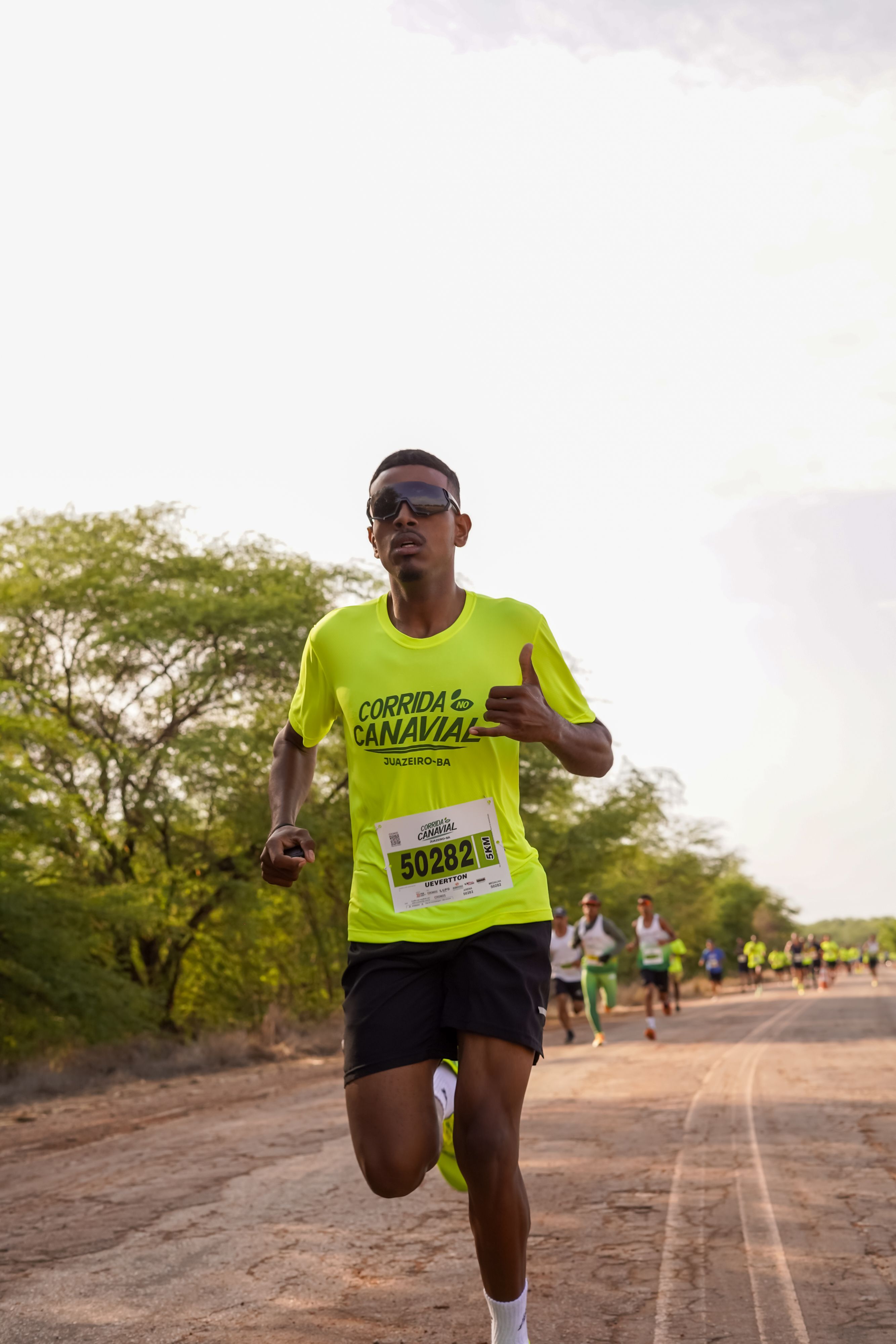 Corredor Compitiendo En Una Carrera De Maratón Al Aire Libre · Foto de ...