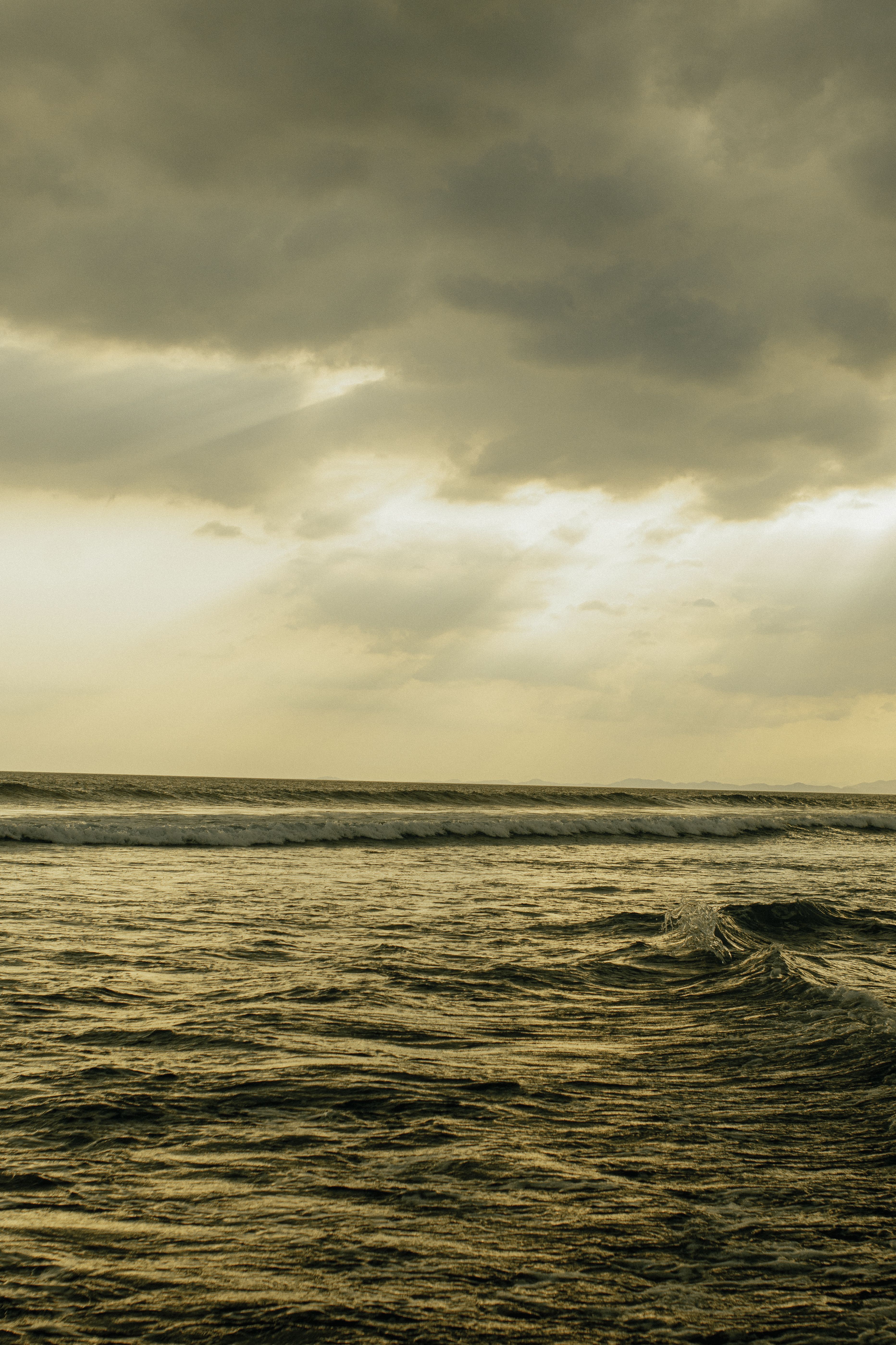 Moody Ocean Waves Under Cloudy Sky at Dusk · Free Stock Photo