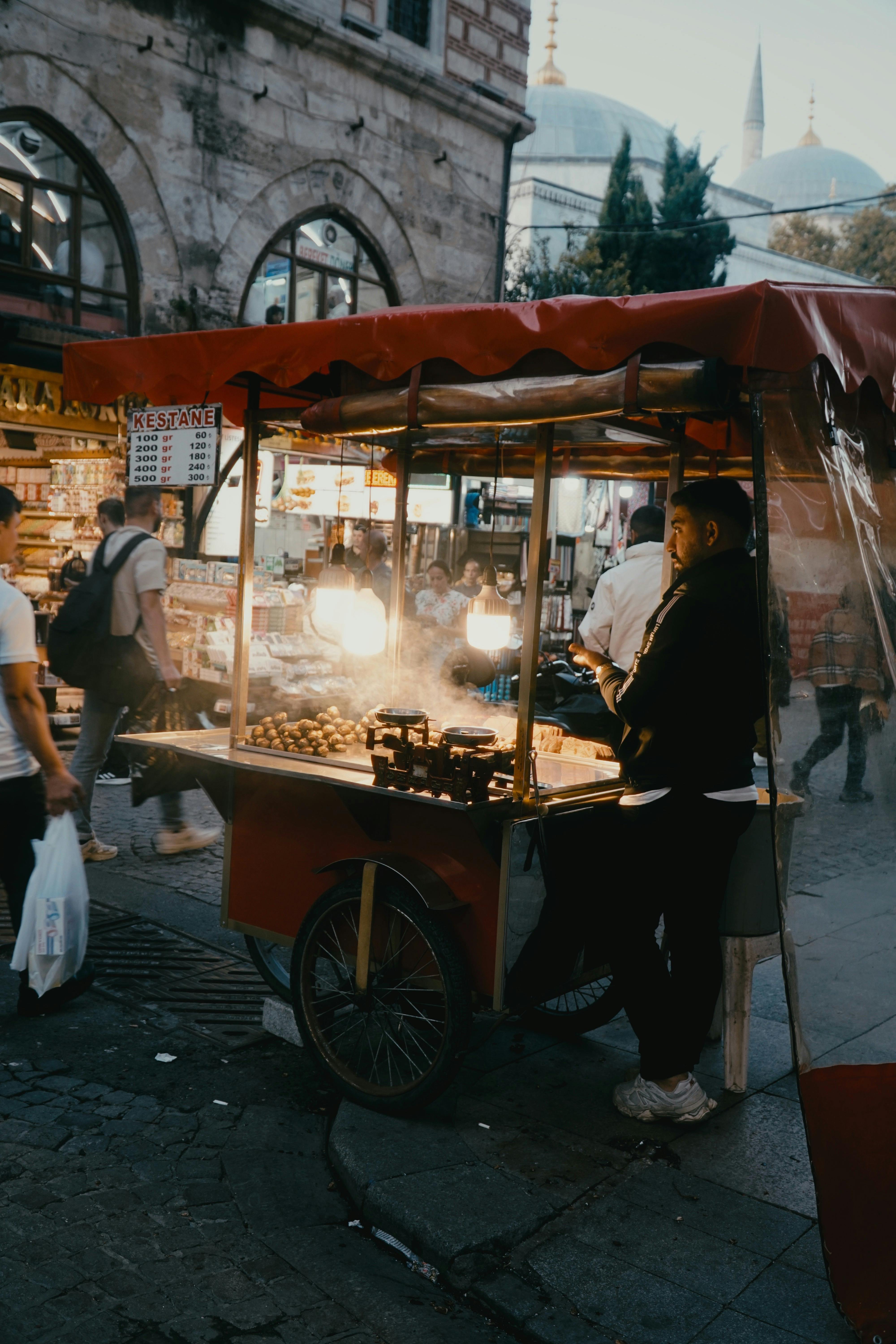 Street Vendor Stall in İstanbul Bazaar at Night · Free Stock Photo