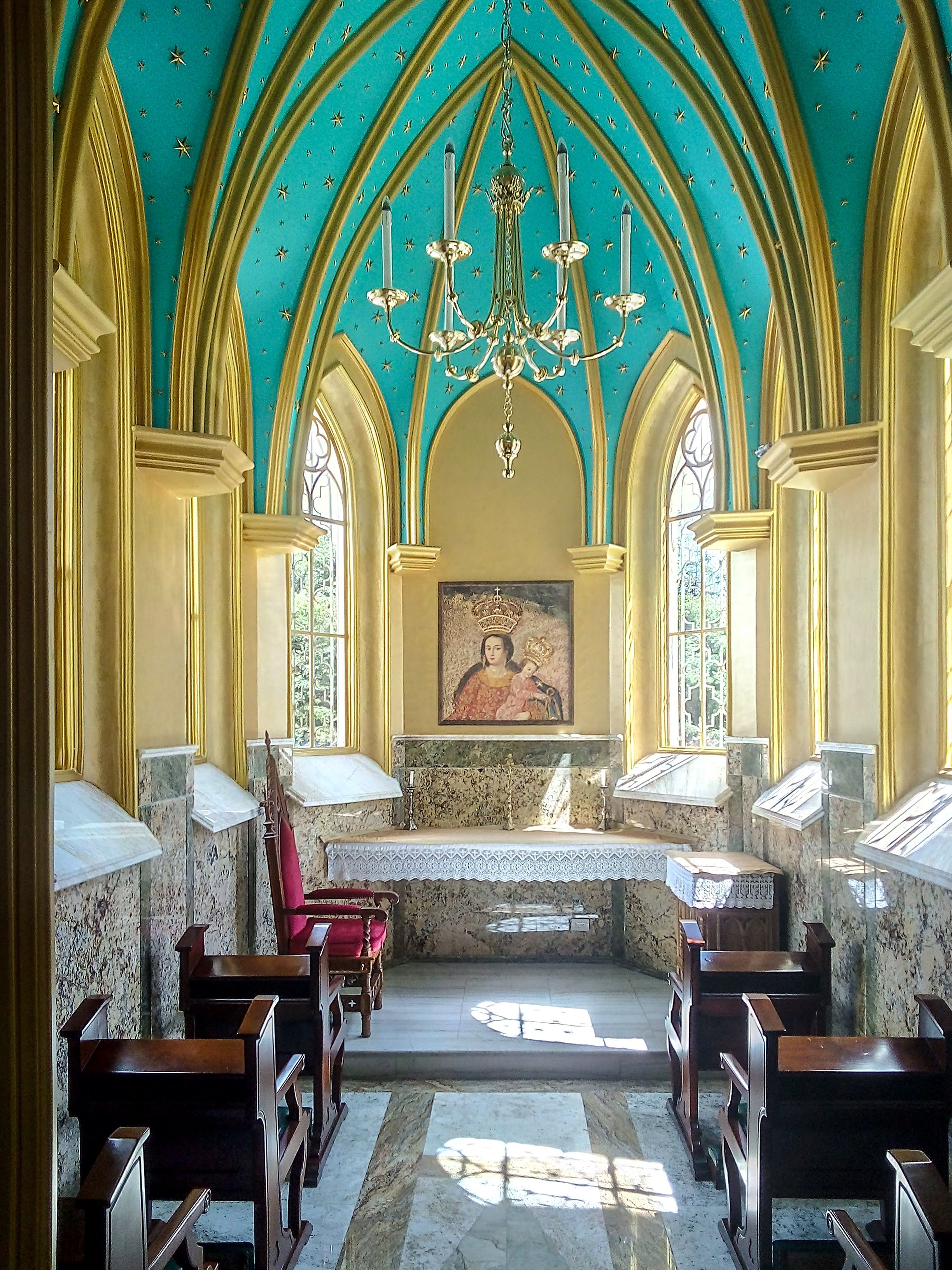 Ornate Chapel Interior with Elegant Decor · Free Stock Photo