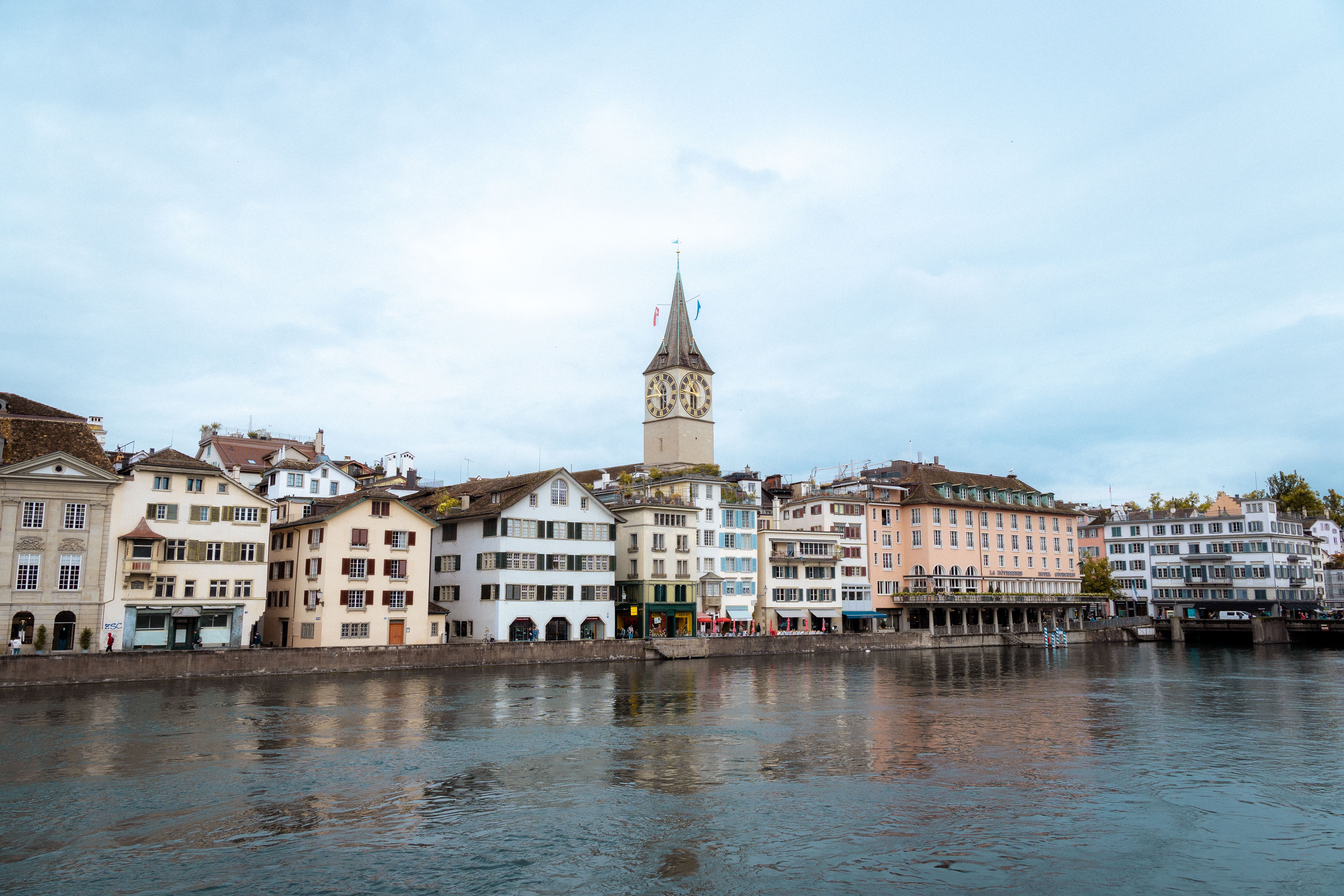 Charming Architectural View of Zürich's Historic Waterfront · Free ...