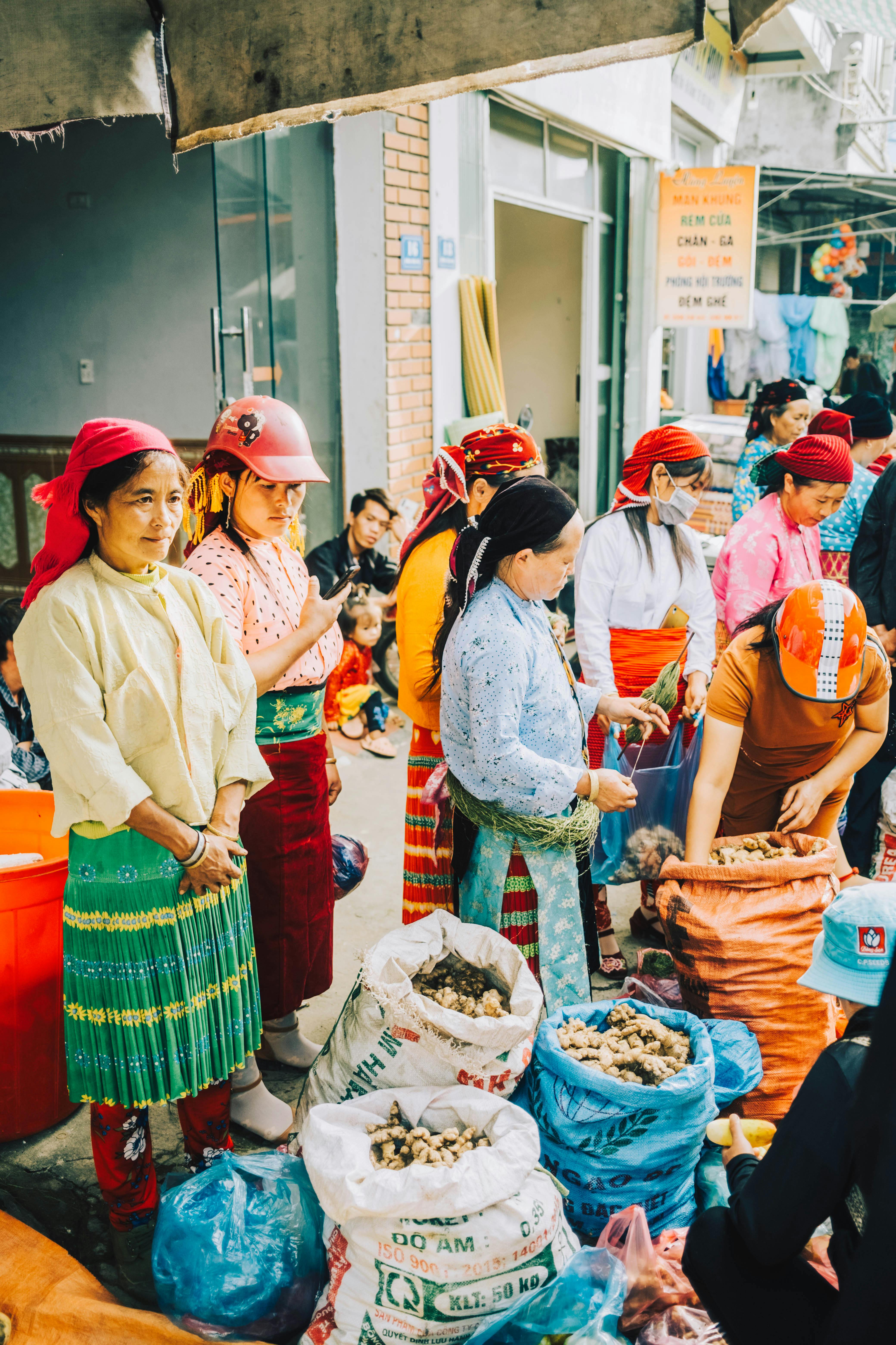 Vibrant Market Scene in Rural Area · Free Stock Photo