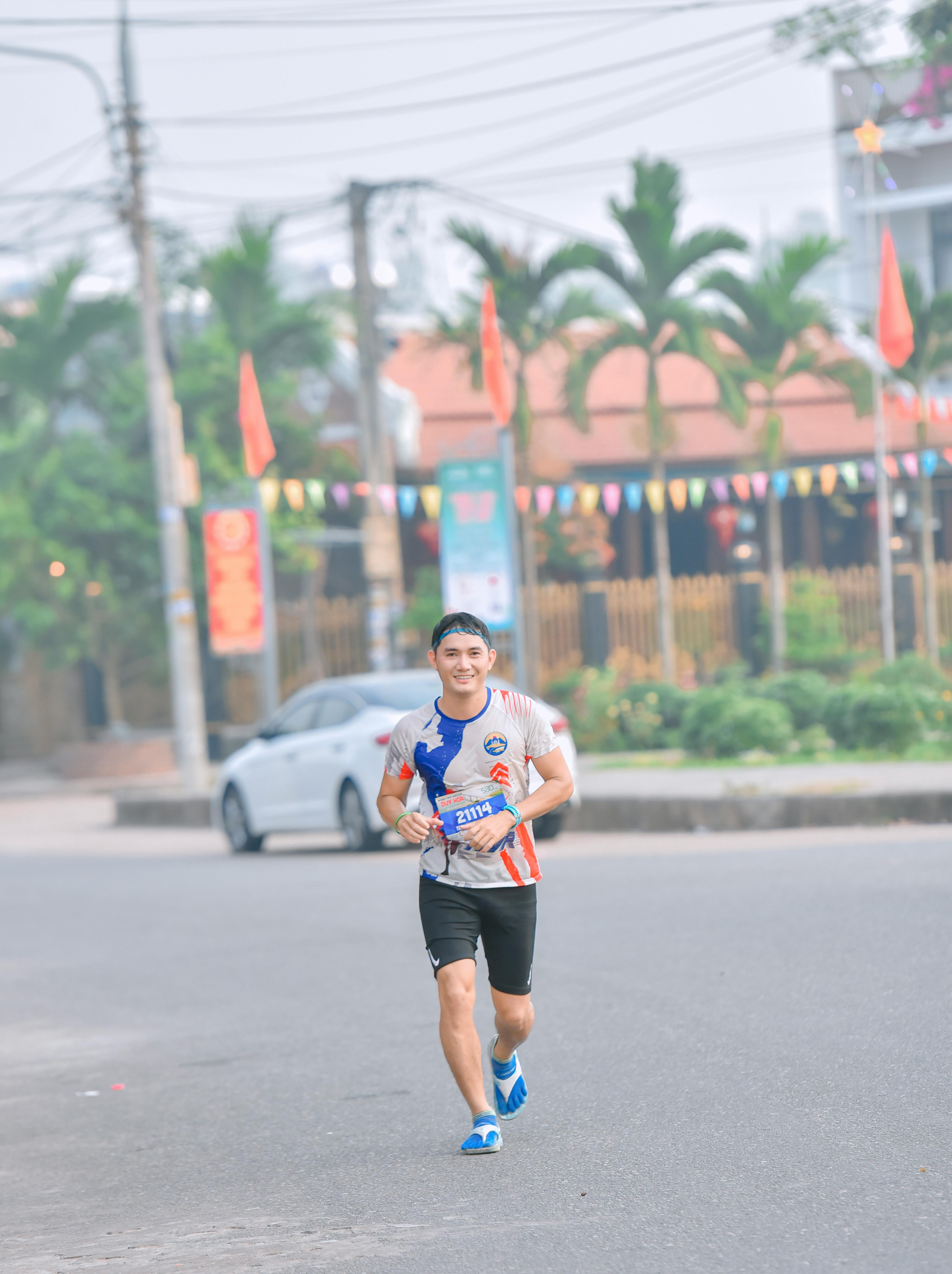 Runner participating in an outdoor marathon event · Free Stock Photo