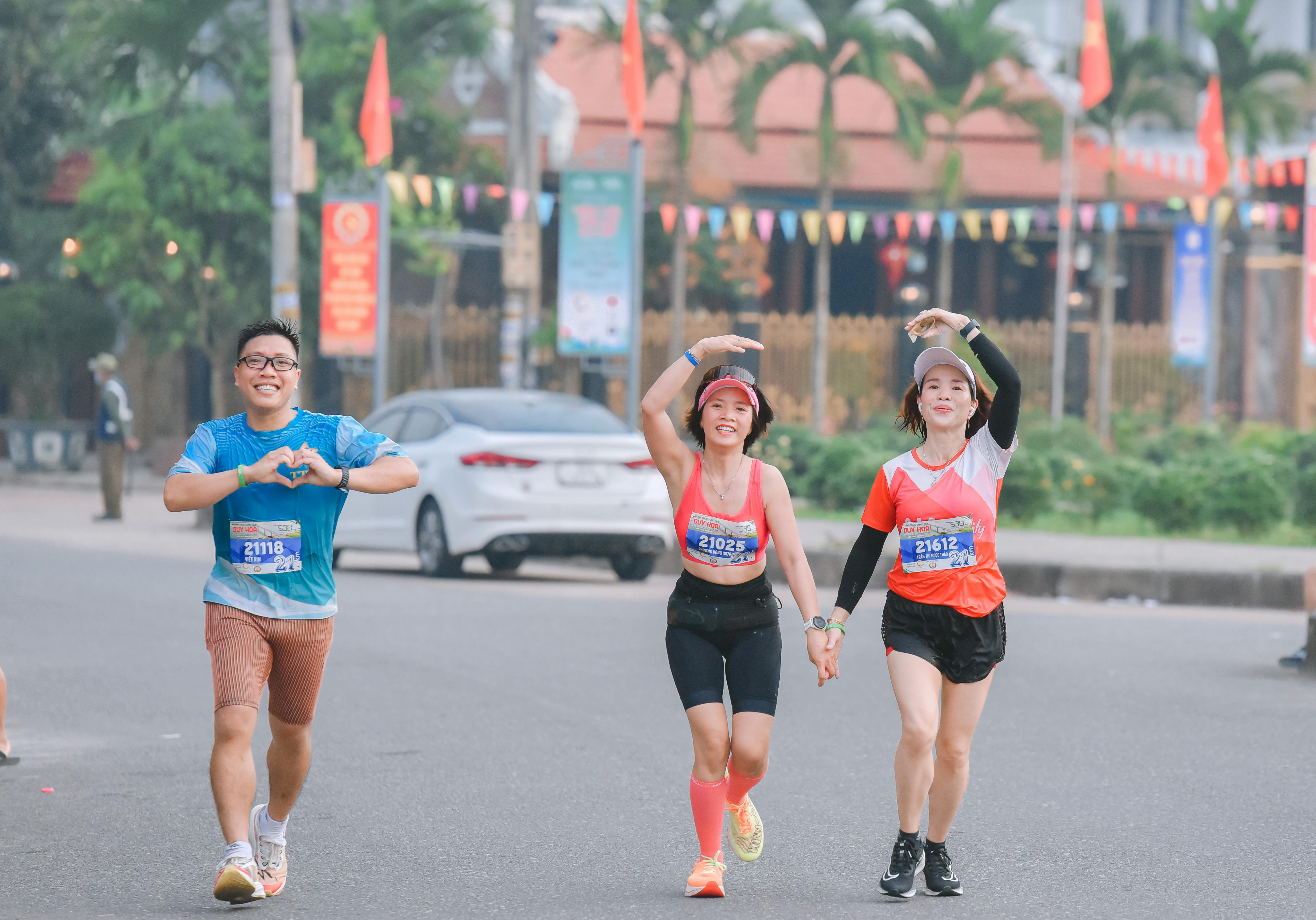 Group of Runners Participating in a Marathon · Free Stock Photo