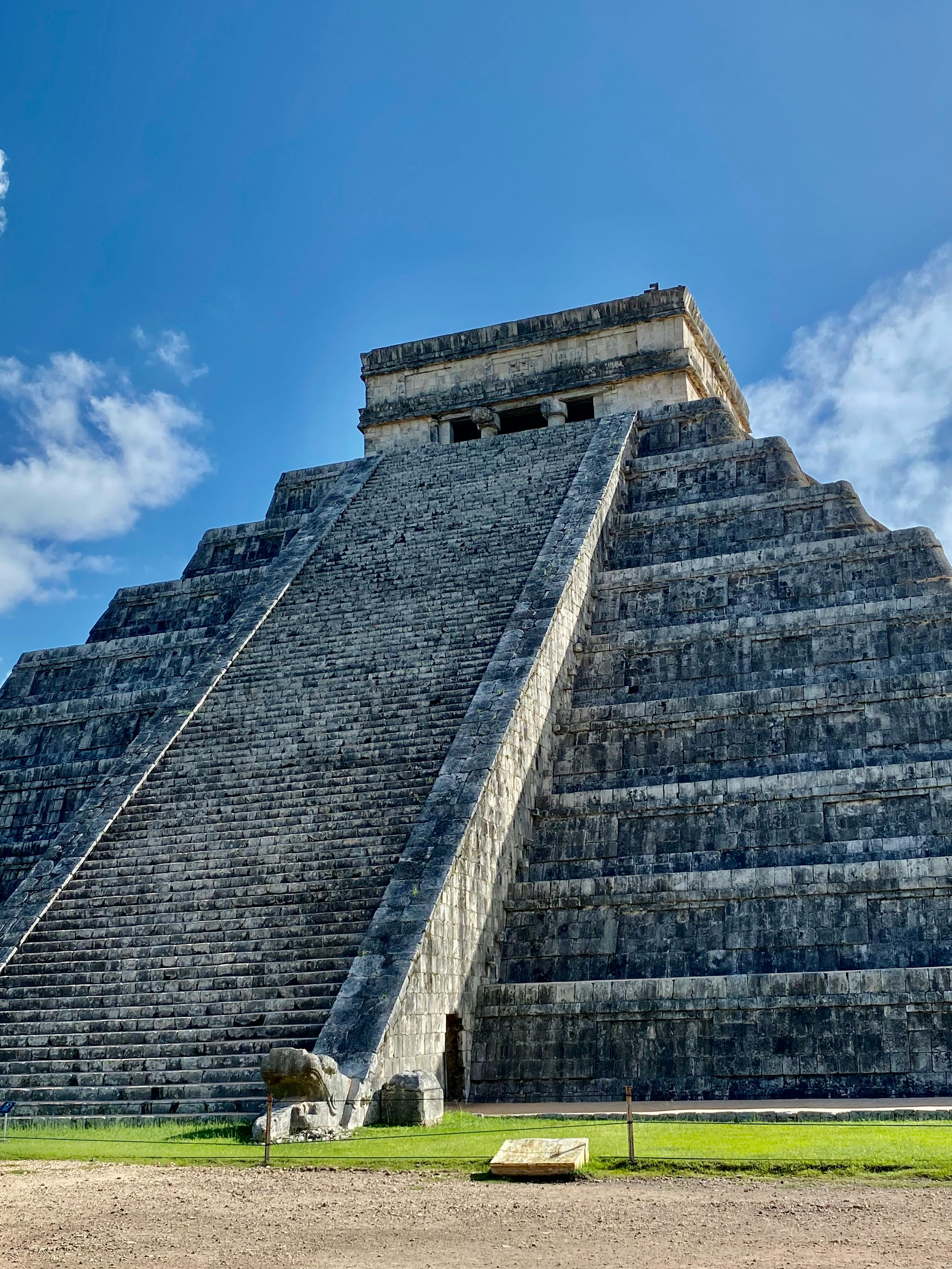 Chichén Itzá Pyramid under Clear Blue Sky · Free Stock Photo