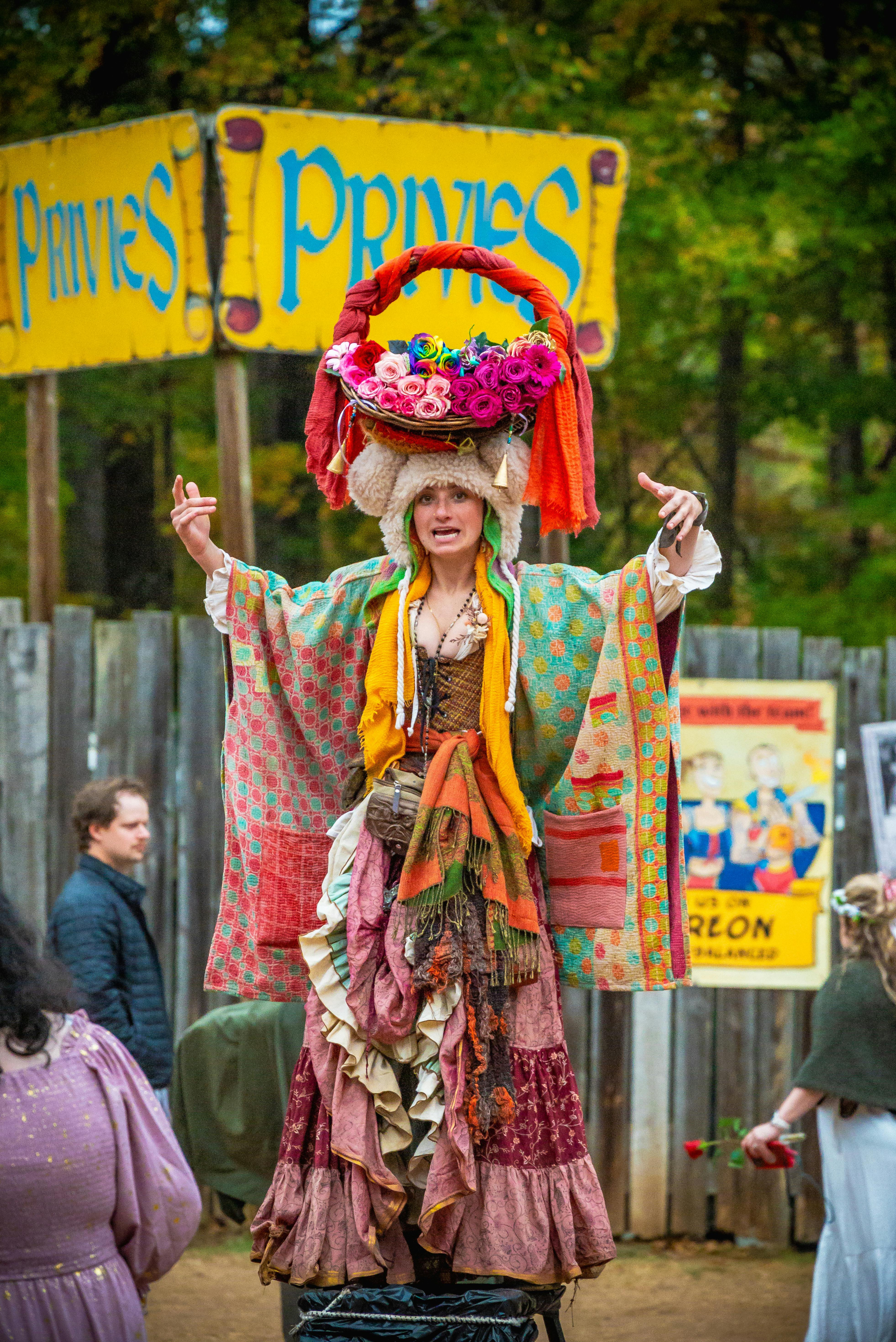 Colorful Performer at Renaissance Faire · Free Stock Photo