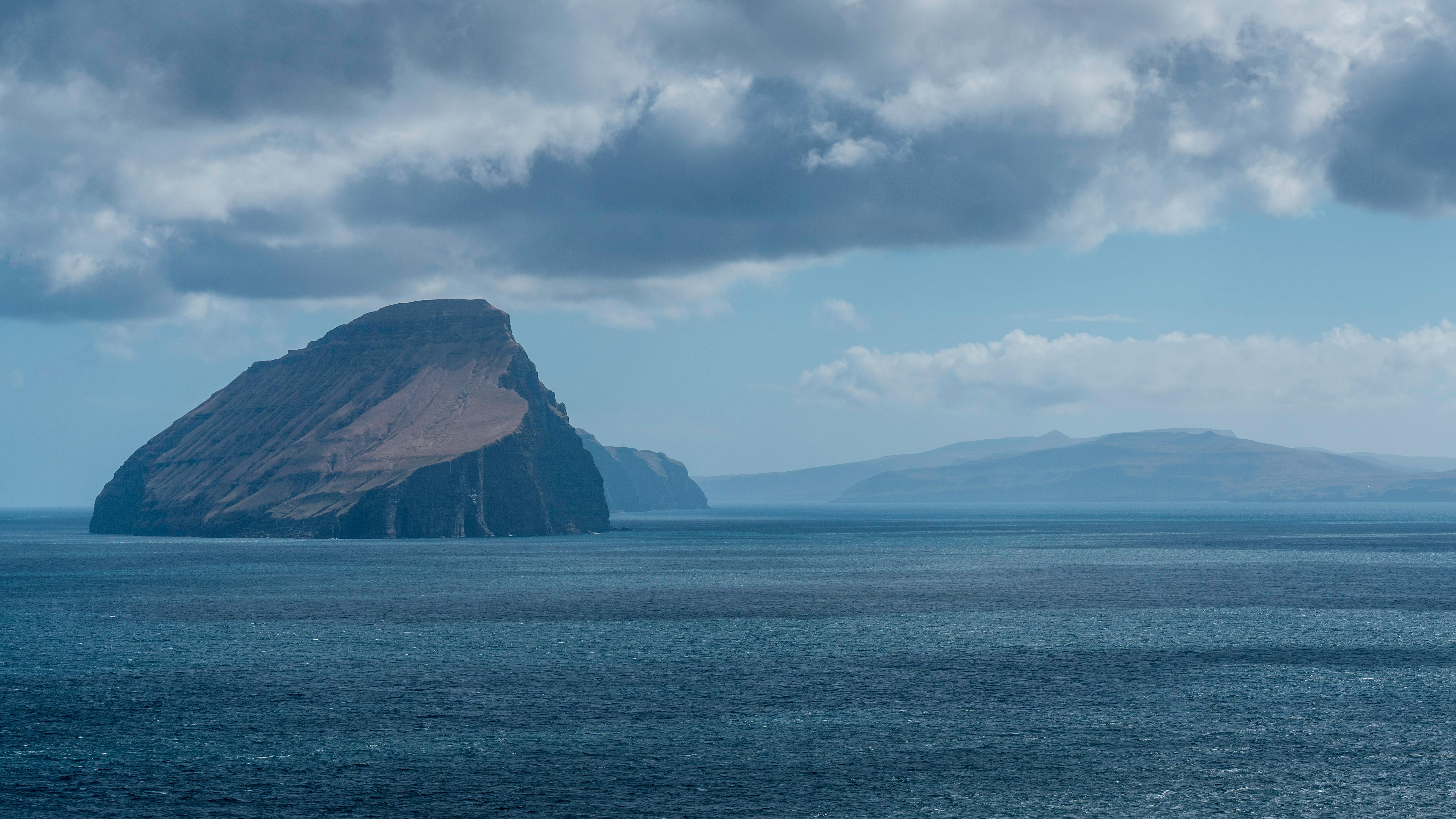 Majestic Sea Cliff and Ocean View Landscape · Free Stock Photo