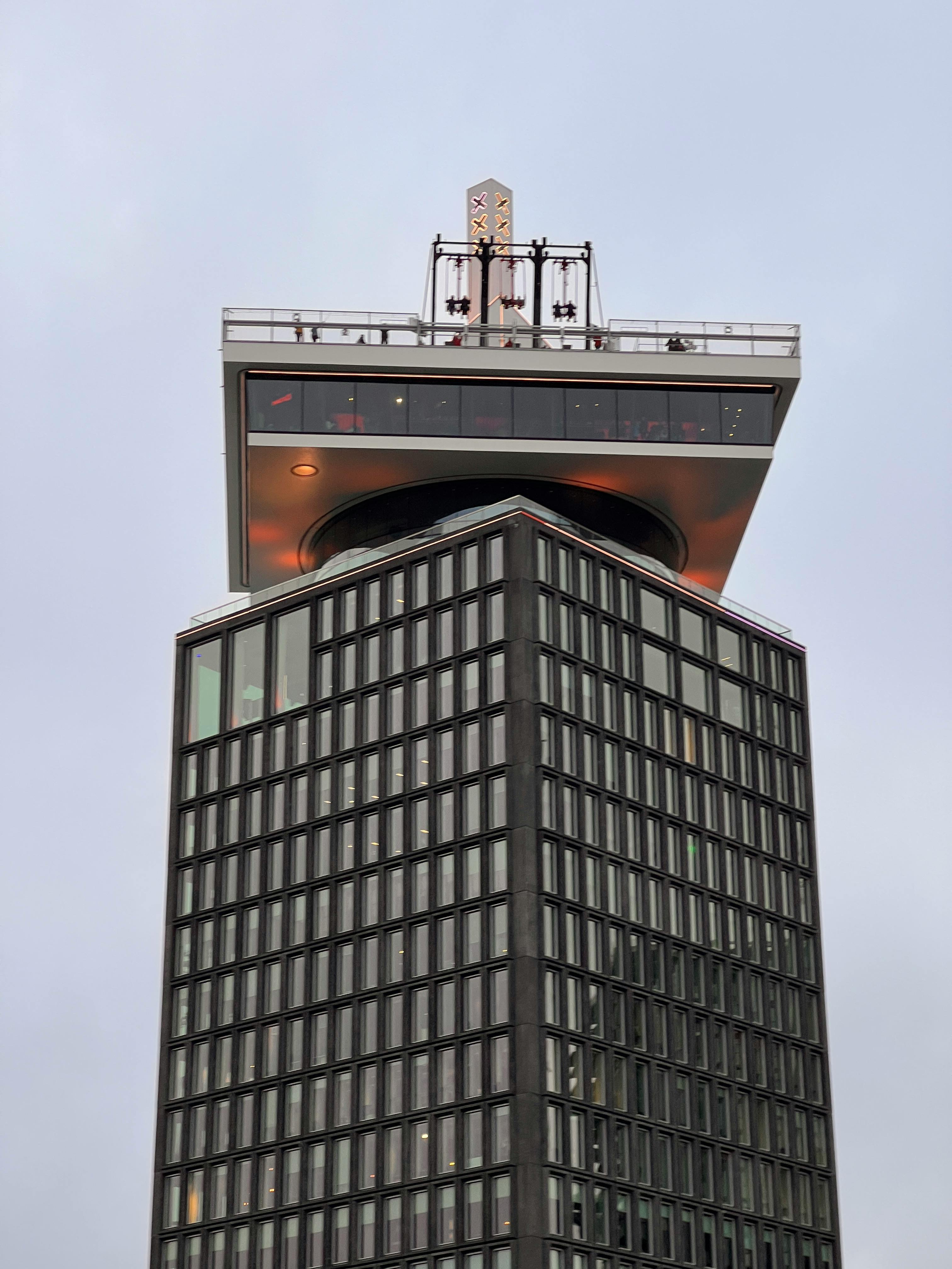 Modern Architectural Tower with Unique Rooftop Design · Free Stock Photo