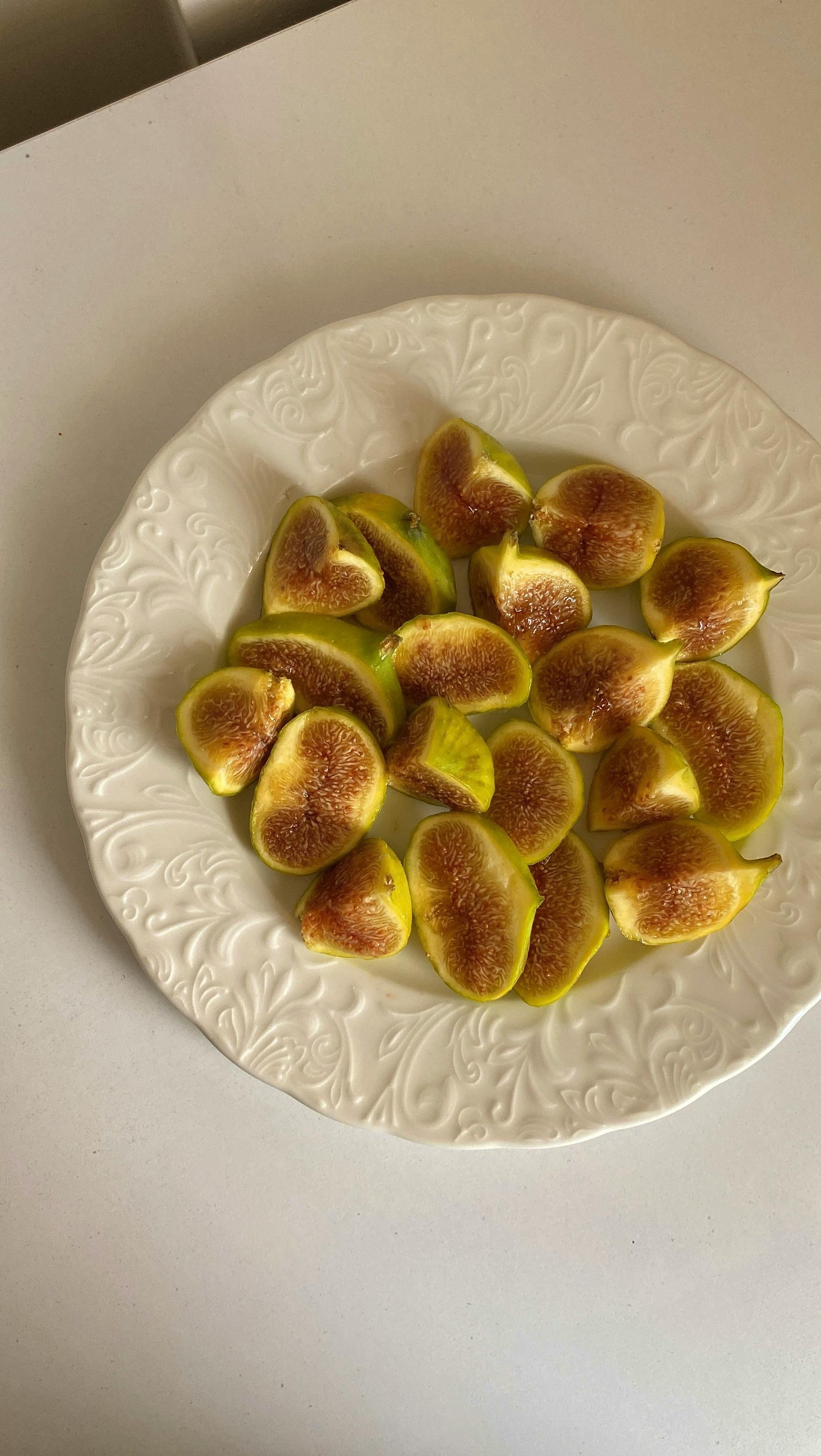 Freshly Sliced Figs on Elegant Plate · Free Stock Photo