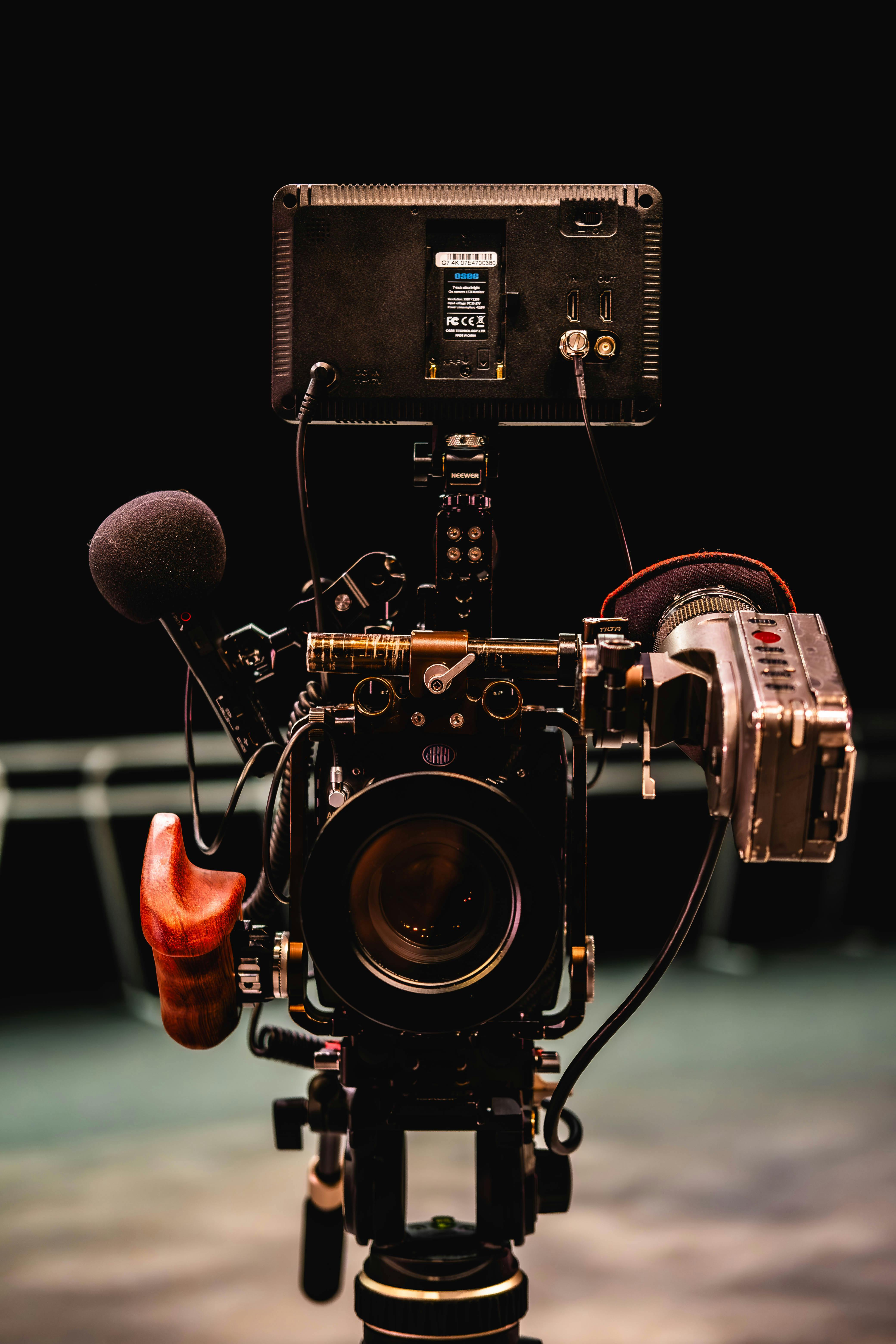 Professional Film Camera Setup in Toronto Studio · Free Stock Photo