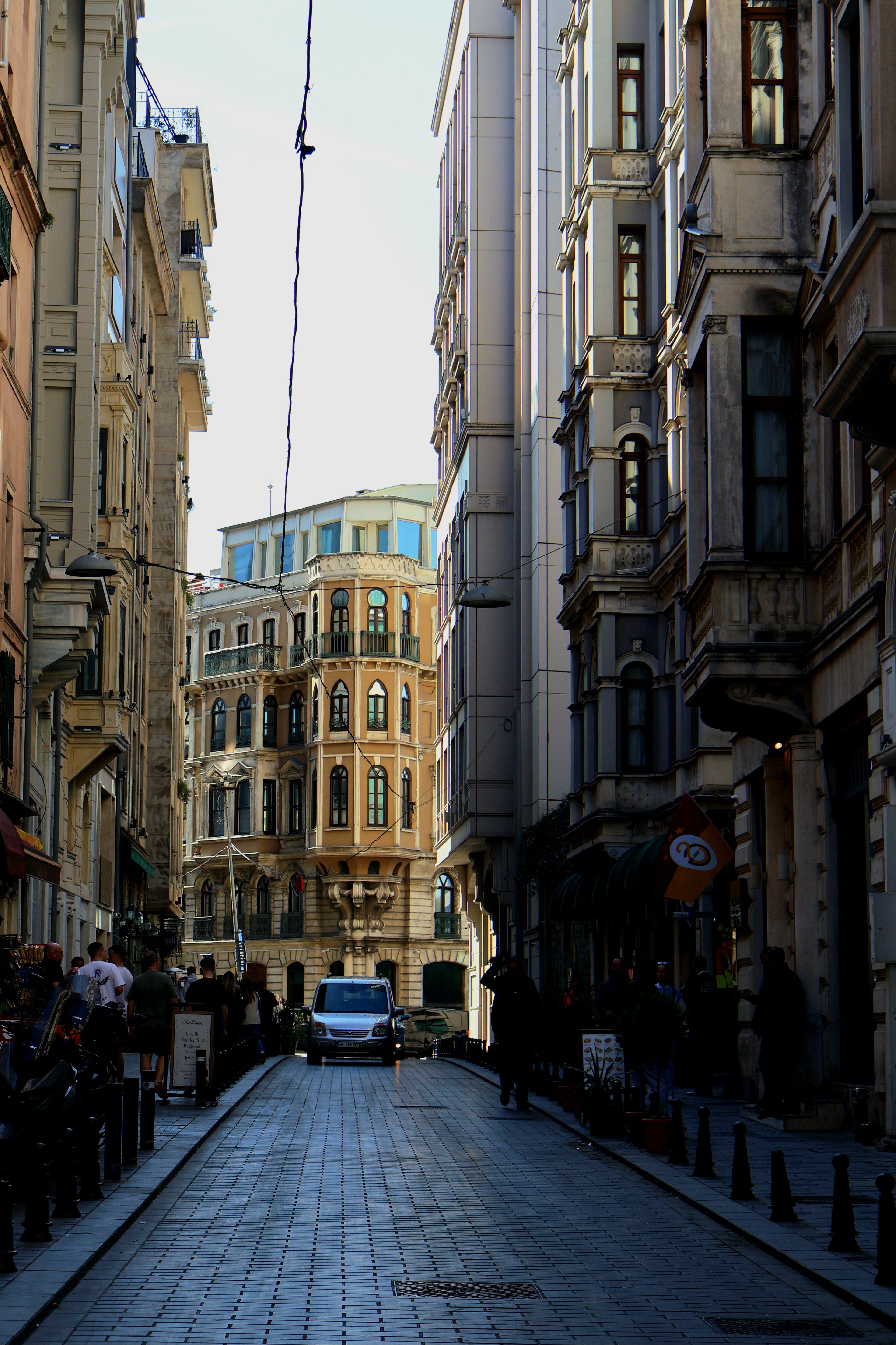 Historic European Street with Classic Architecture · Free Stock Photo