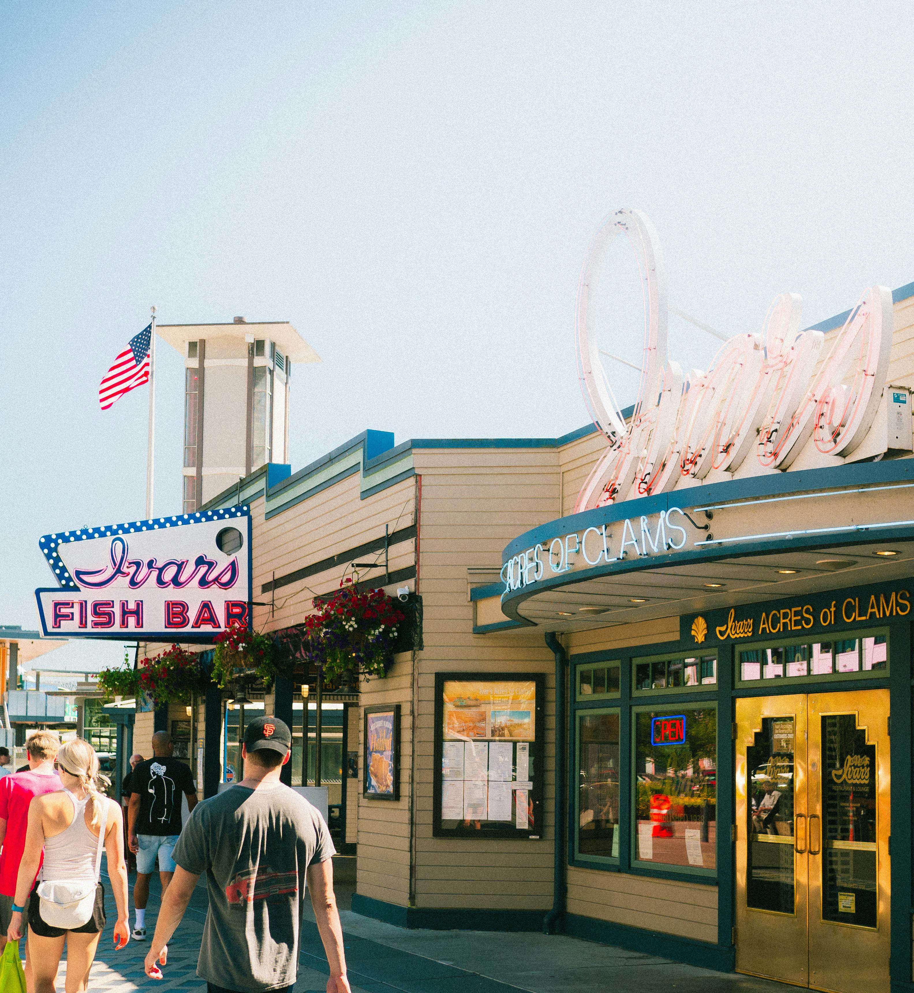 Seattle's Famous Ivar's Fish Bar on a Sunny Day · Free Stock Photo