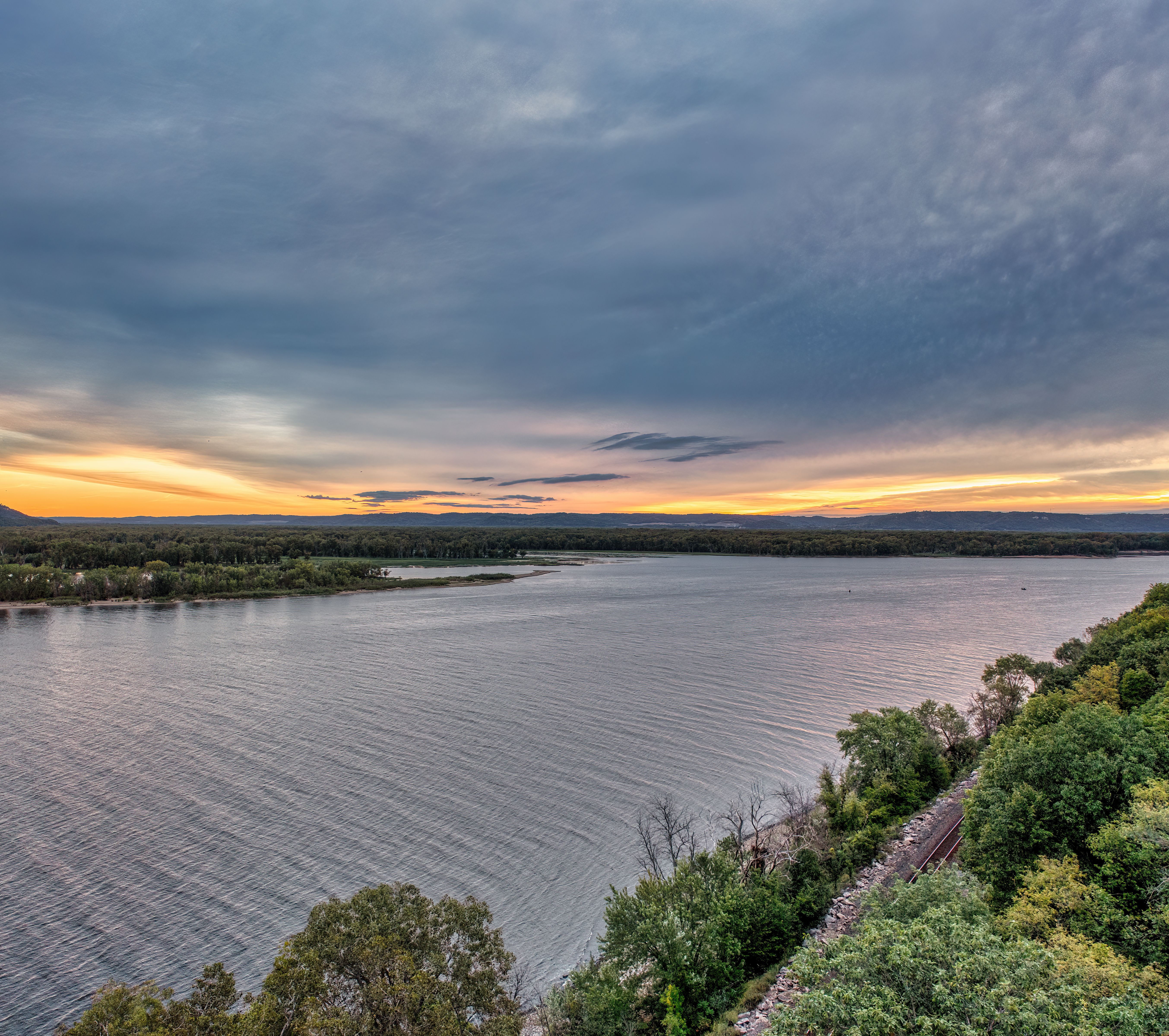 Dramatic Sunset Over Mississippi River in Minnesota · Free Stock Photo