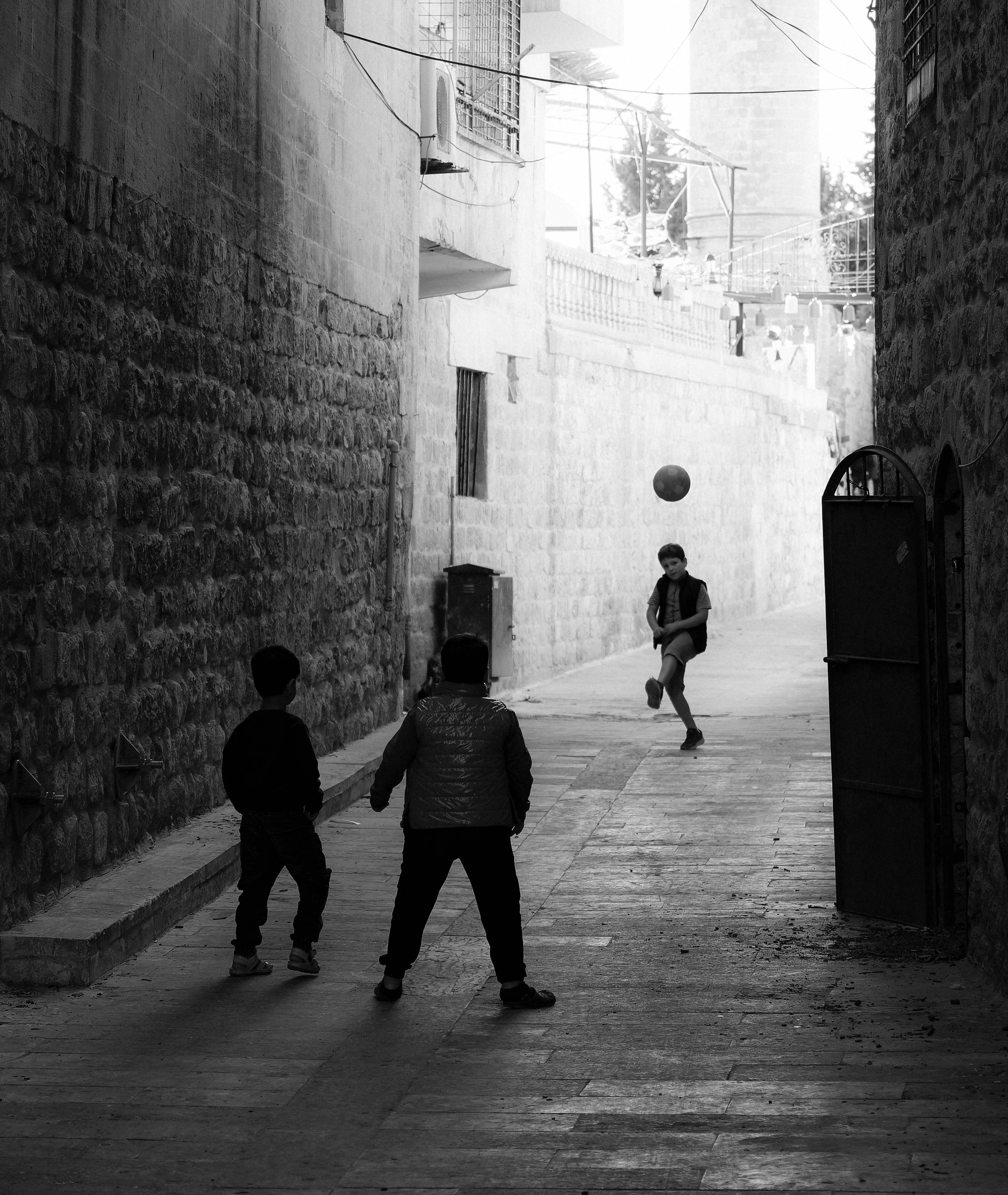 Playing Football Black And White Photos, Download The BEST Free Playing ...