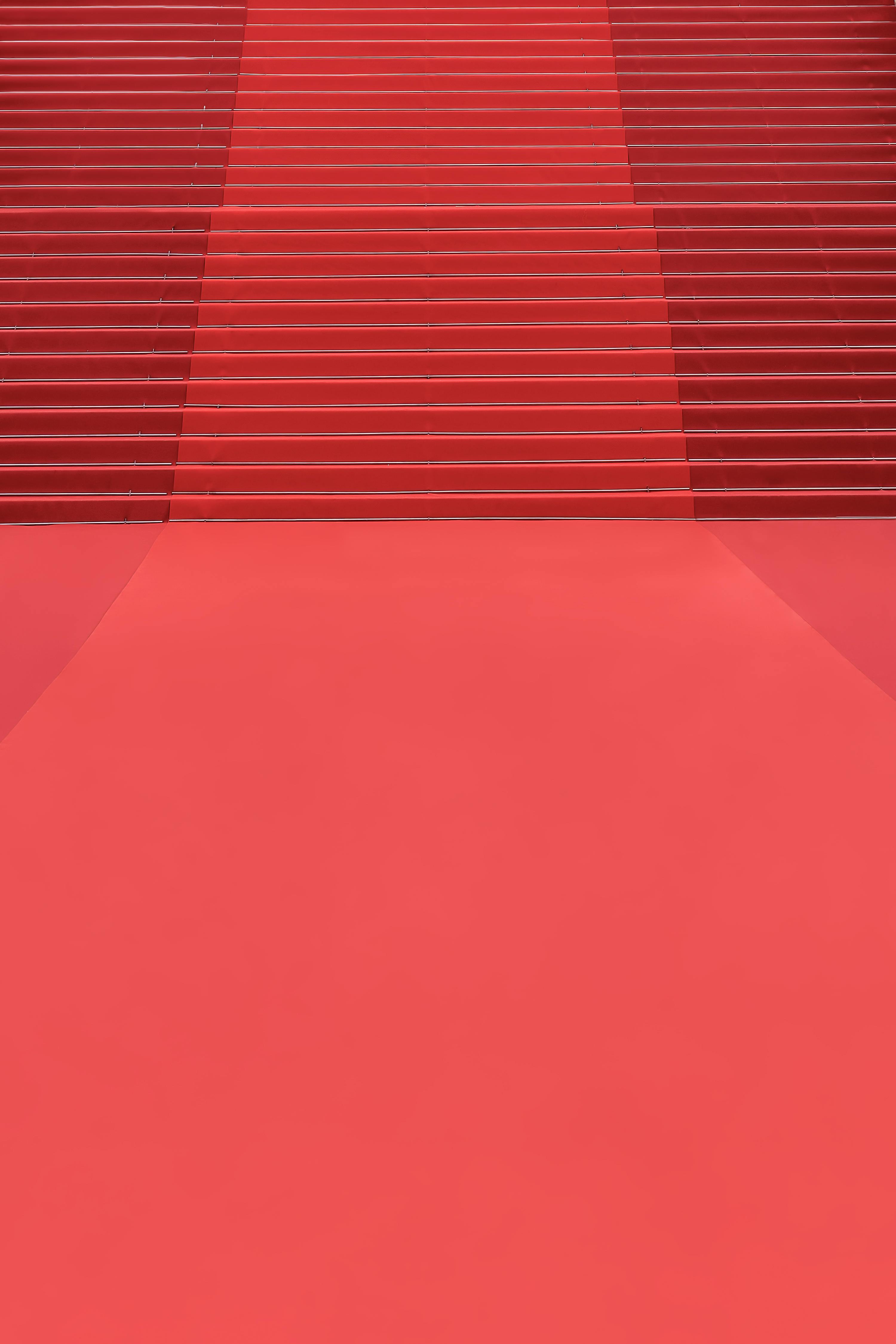 Un élégant Tapis Rouge Menant à Un Grand Escalier · Photo gratuite