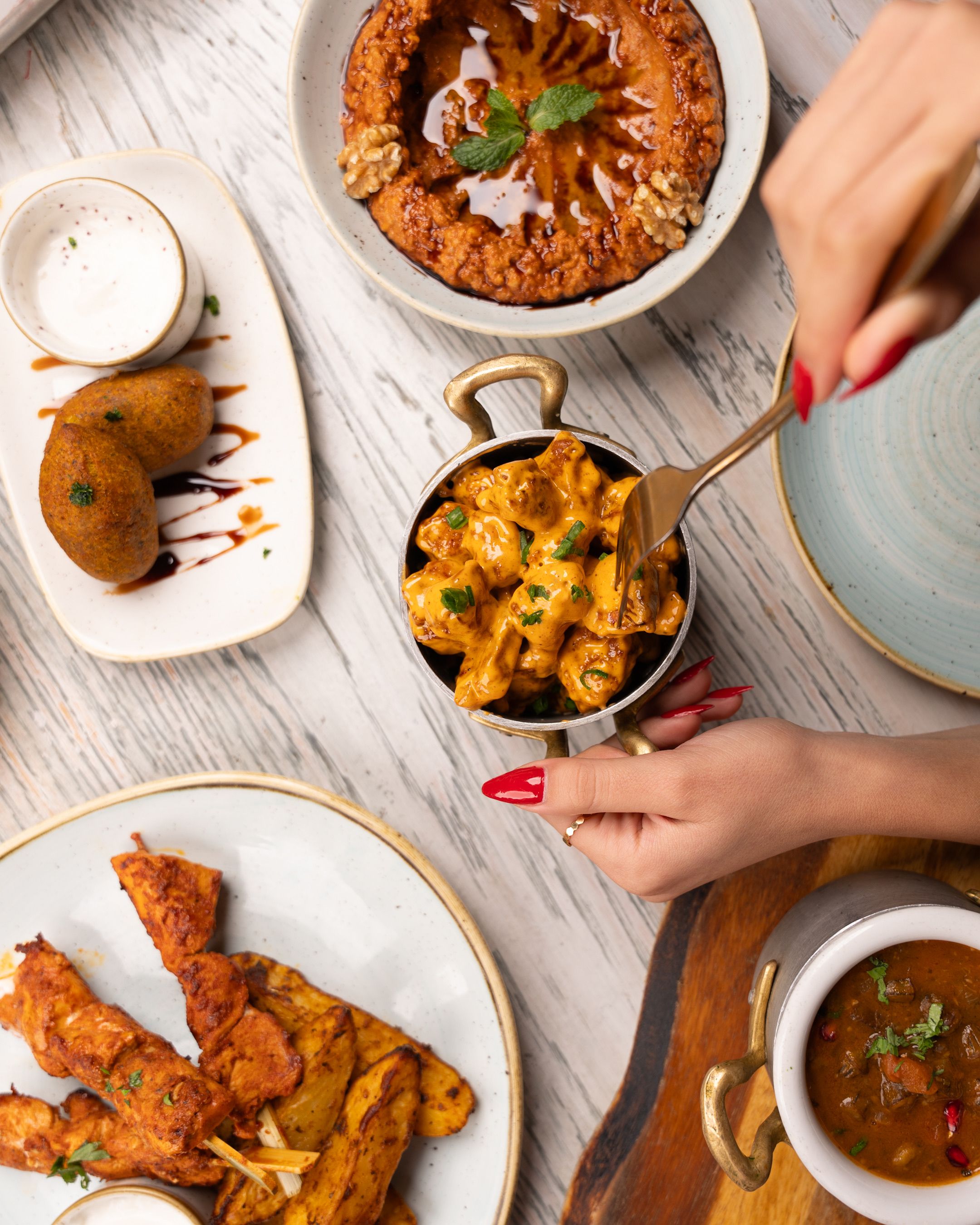 Delicious Fried Samosa in a Wicker Tray · Free Stock Photo