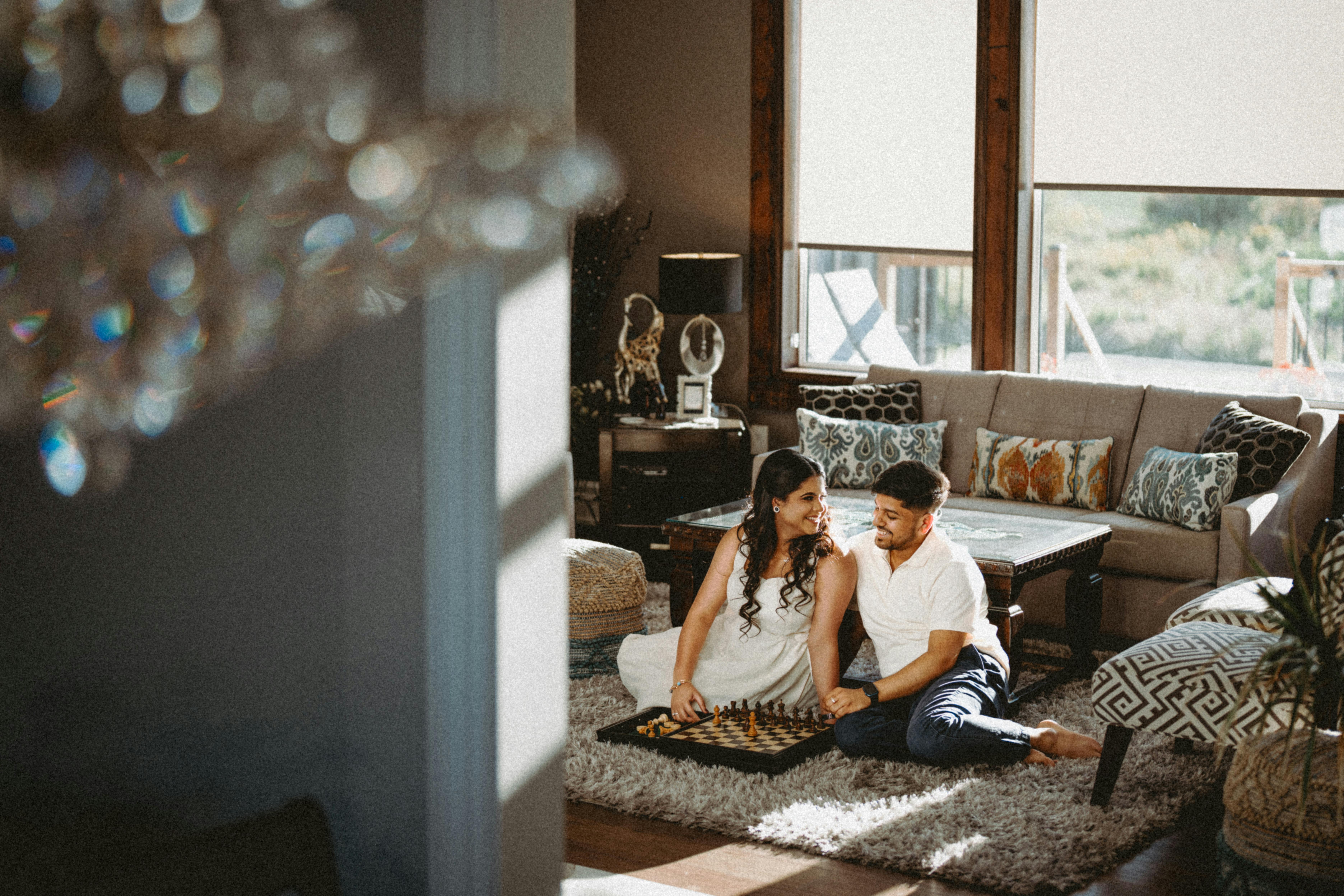 Romantic Indoor Photoshoot of Couple Playing Chess · Free Stock Photo
