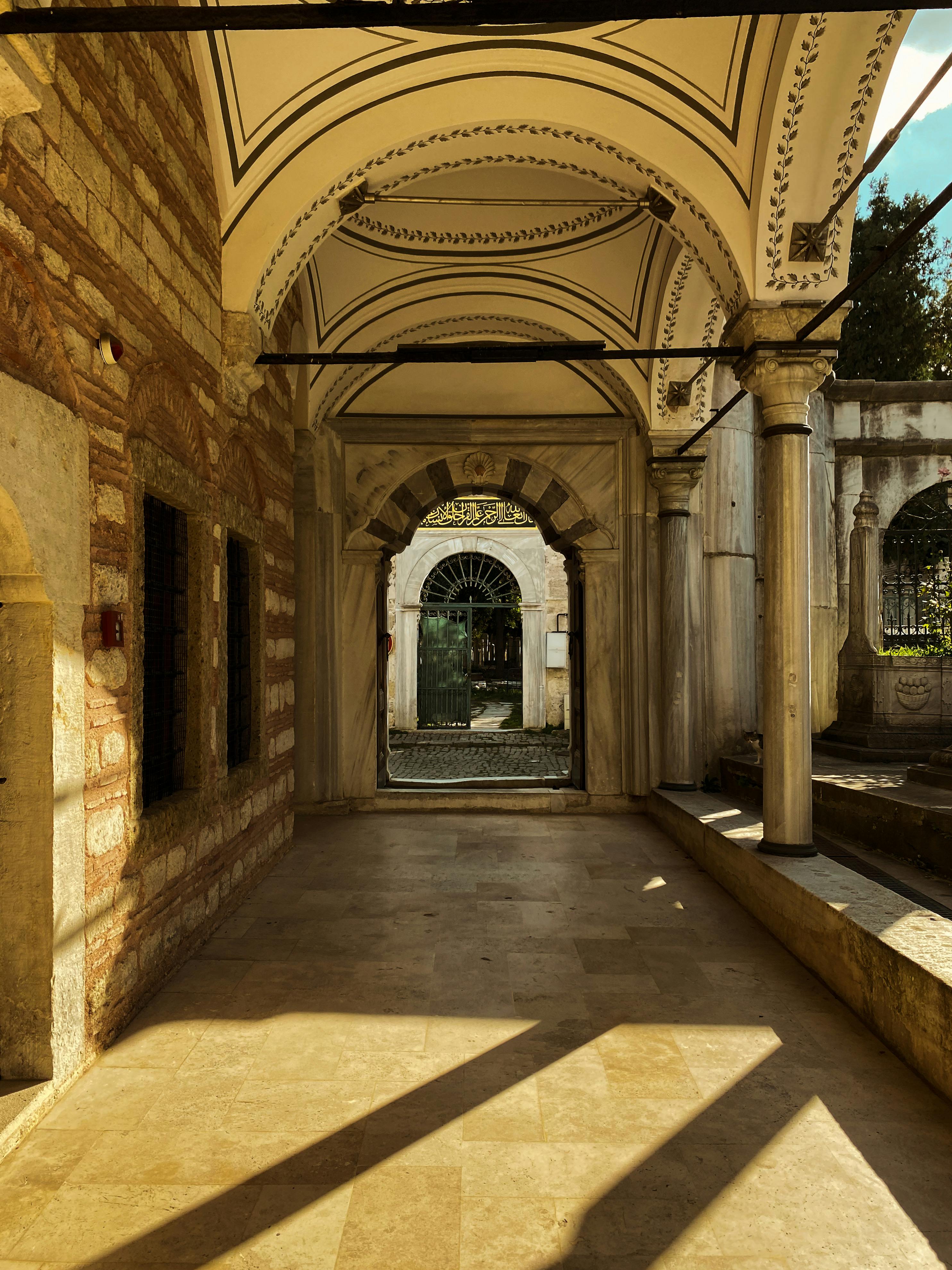 Historic Arched Corridor with Intricate Ceiling Design · Free Stock Photo