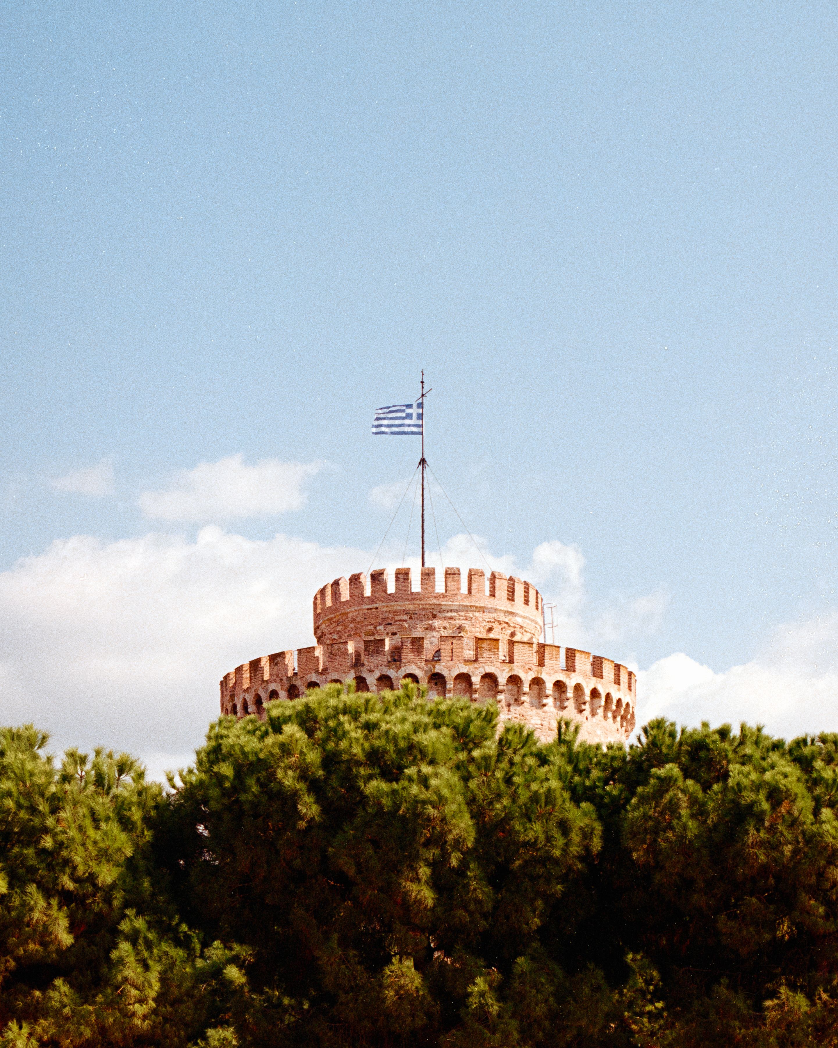 White Tower of Thessaloniki under a clear sky · Free Stock Photo