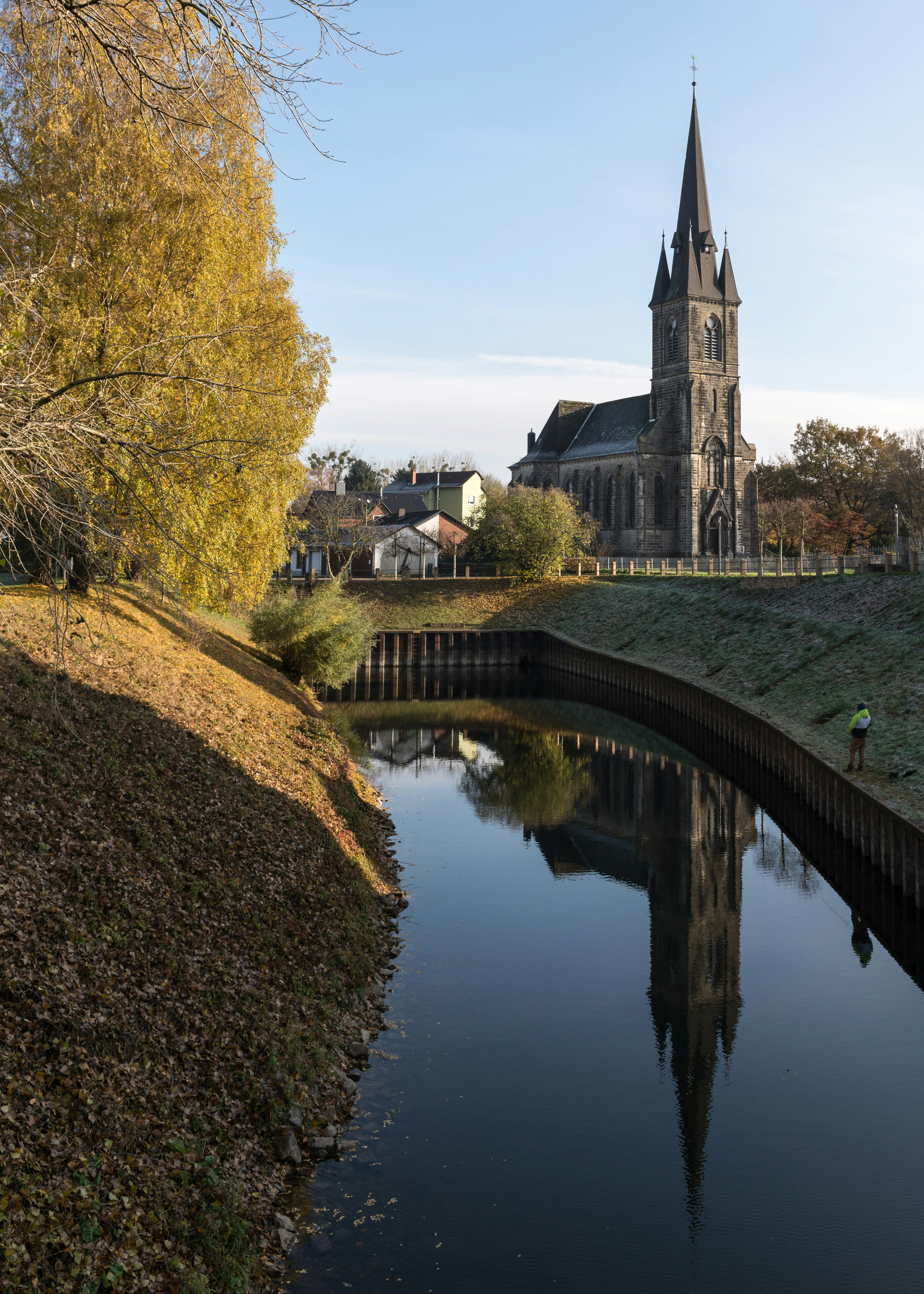 Idyllic Autumn Scene in Rinteln, Germany · Free Stock Photo