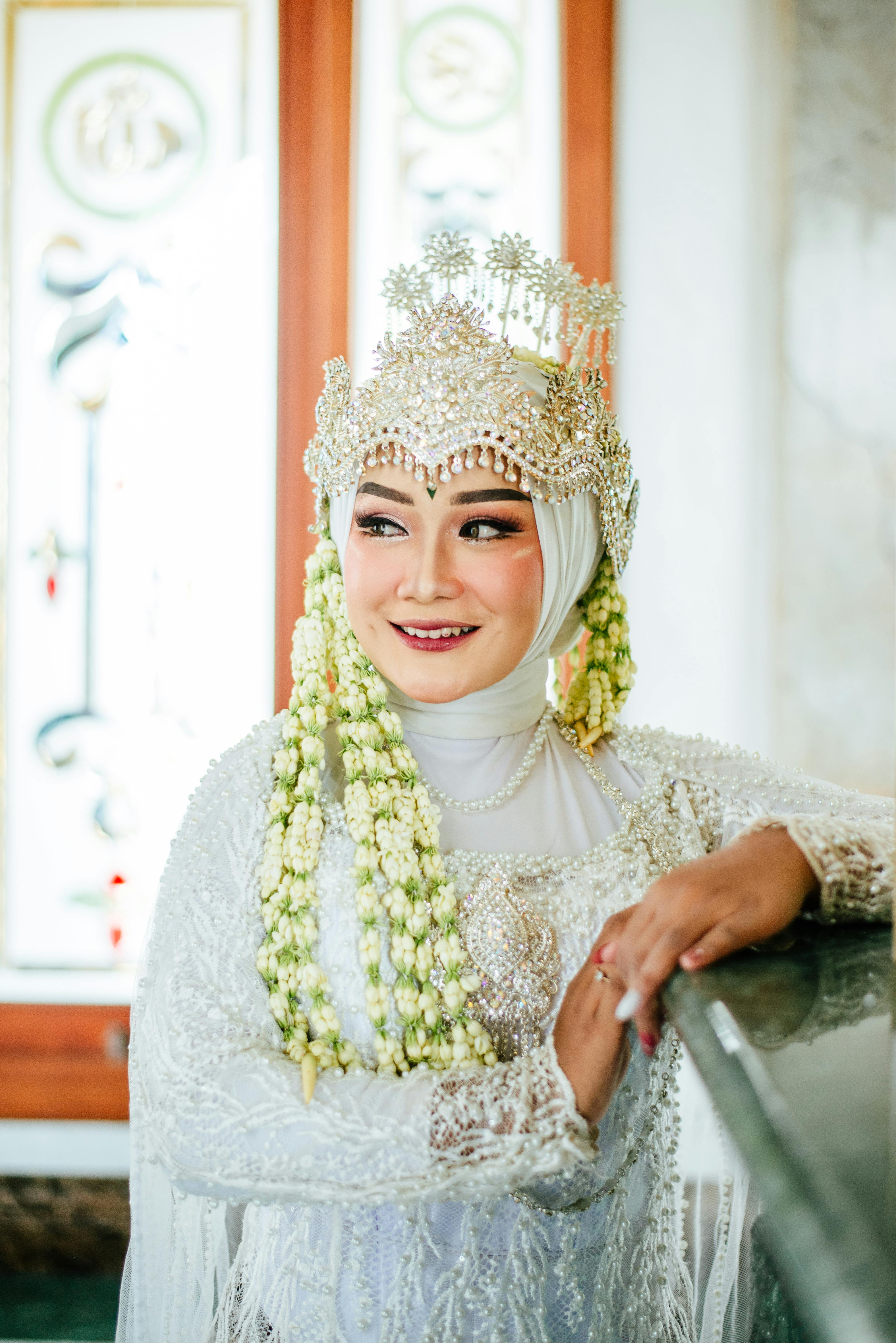 Elegant Bride in Traditional Javanese Wedding Attire · Free Stock Photo