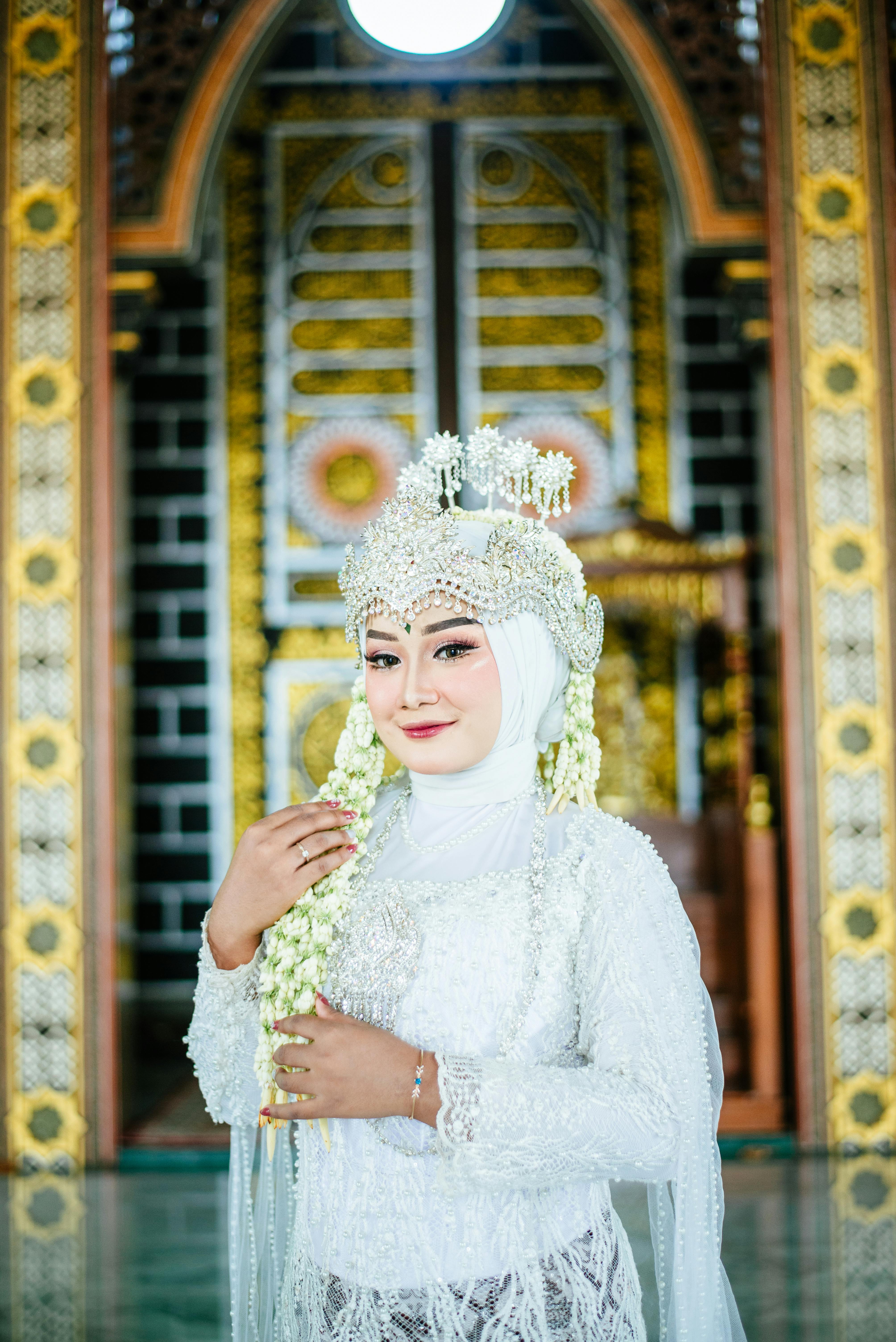Traditional Javanese Bride in Elegant Kebaya · Free Stock Photo
