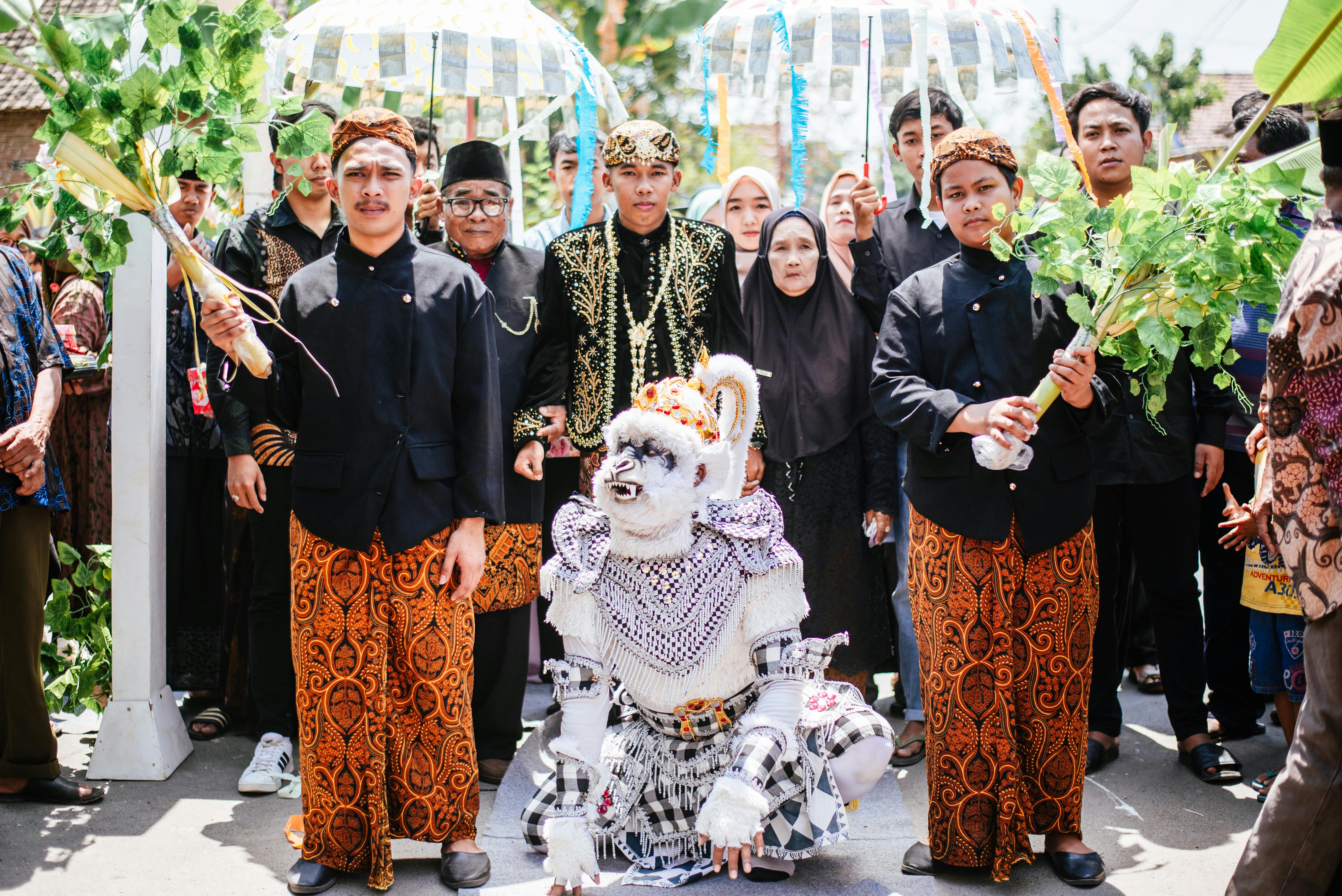Traditional Javanese Wedding Ceremony Procession · Free Stock Photo