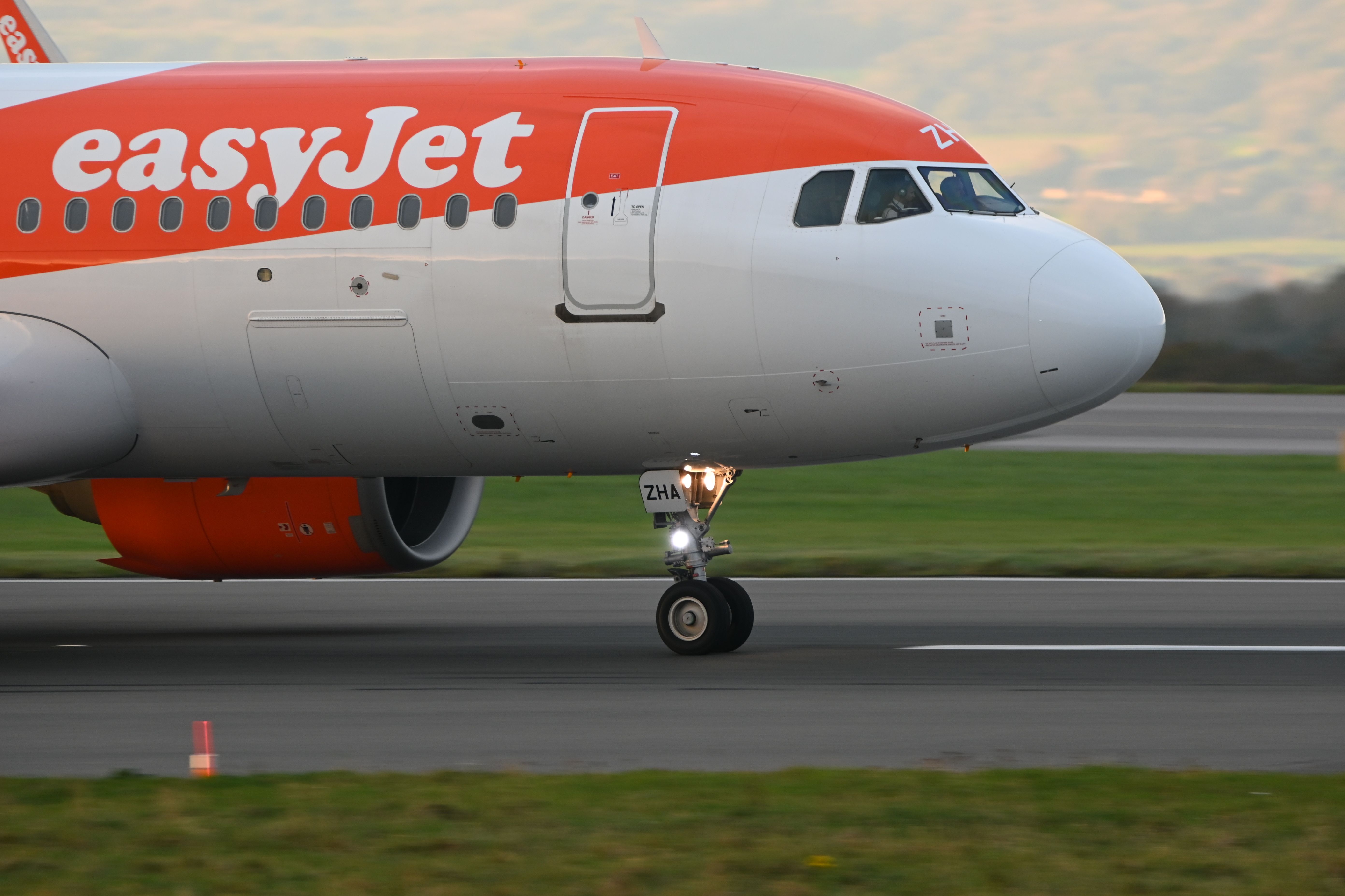 EasyJet Aircraft Preparing for Takeoff · Free Stock Photo