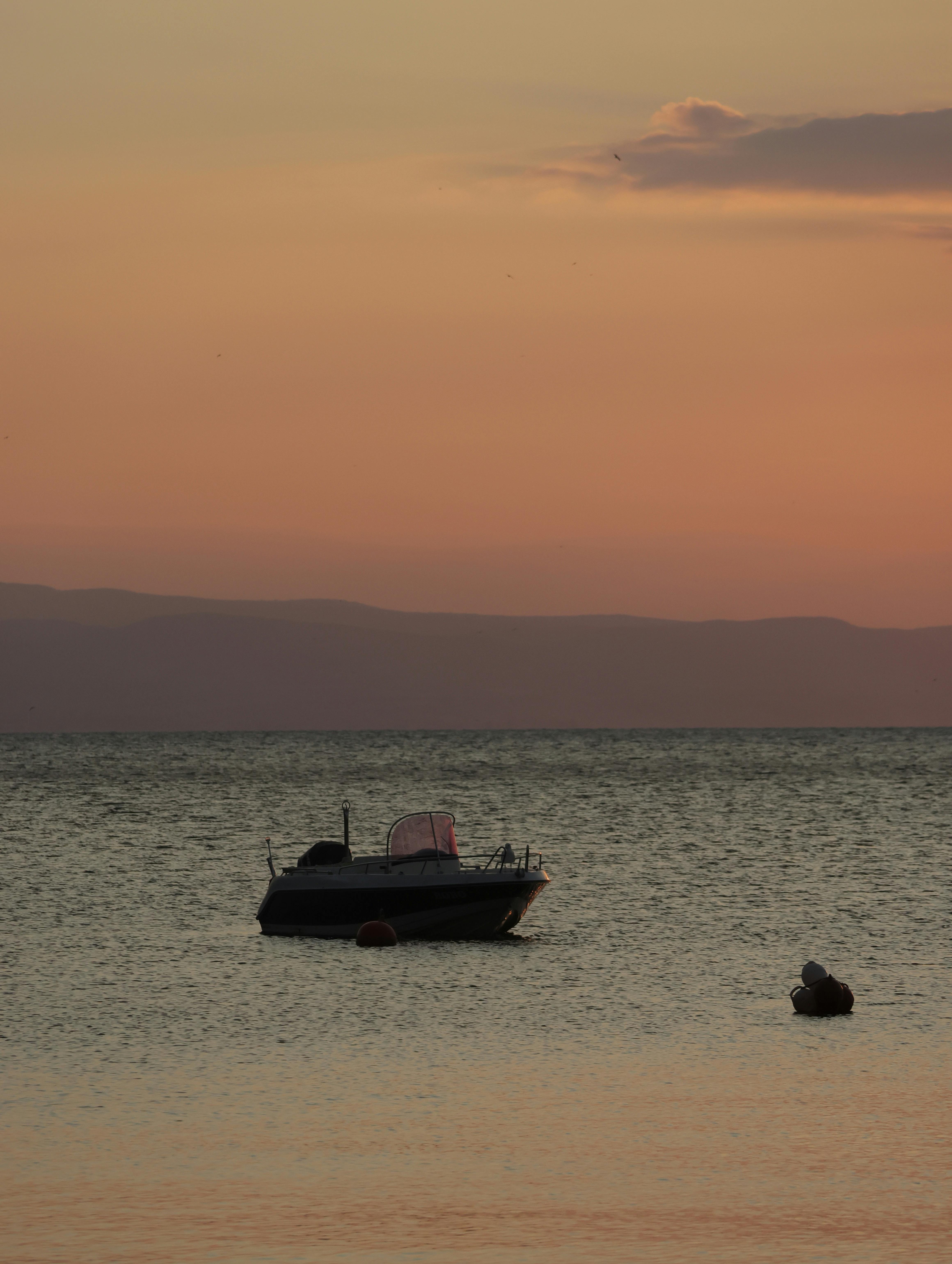 Tranquil Sunset Over Erdek, Türkiye's Coastal Waters · Free Stock Photo