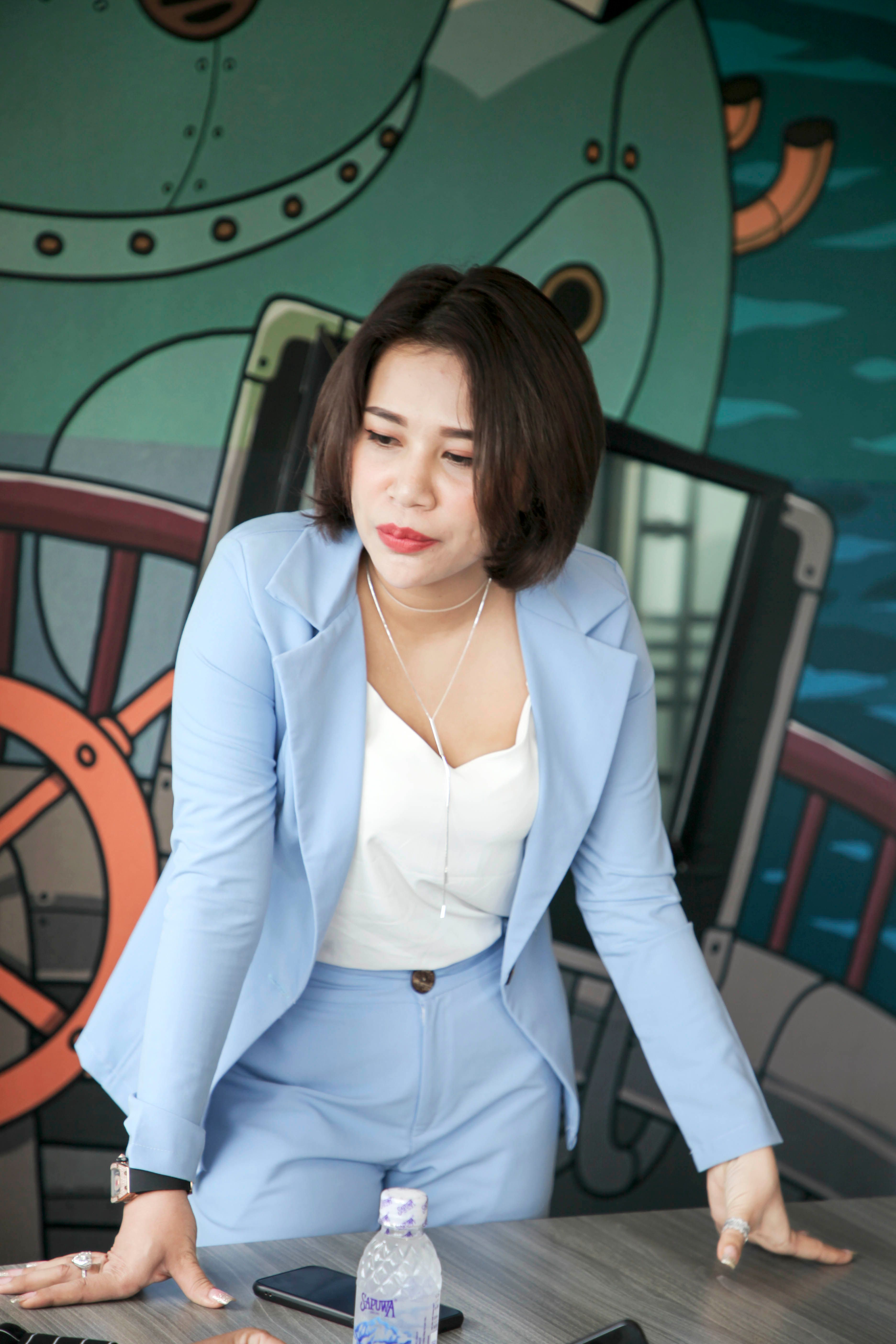 Businesswoman in Blue Suit with Artistic Background · Free Stock Photo