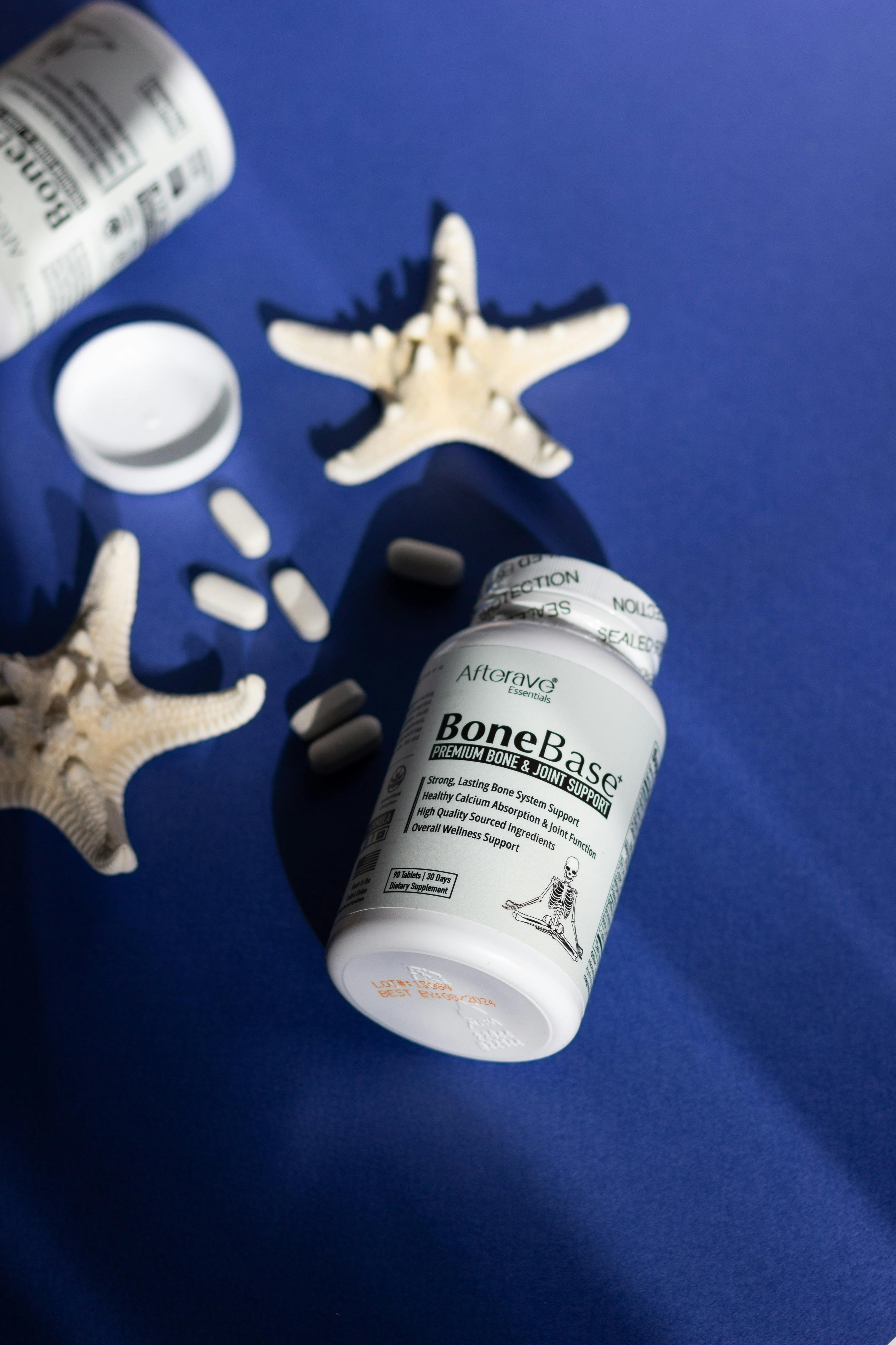 Suplemento Bone Base Con Estrella De Mar Sobre Fondo Azul · Foto de stock gratuita