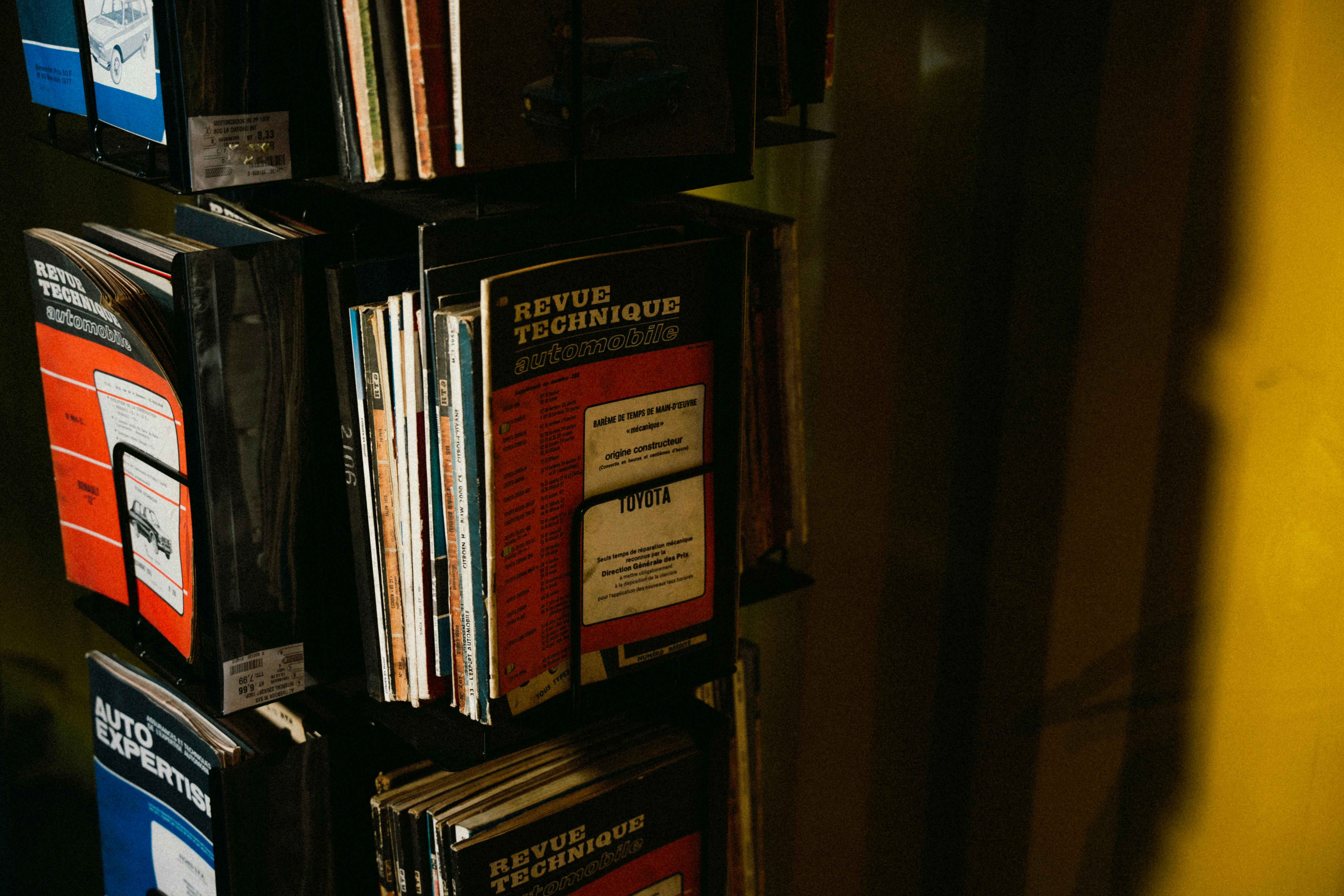 Mechanic Books Photos, Download The BEST Free Mechanic Books Stock ...