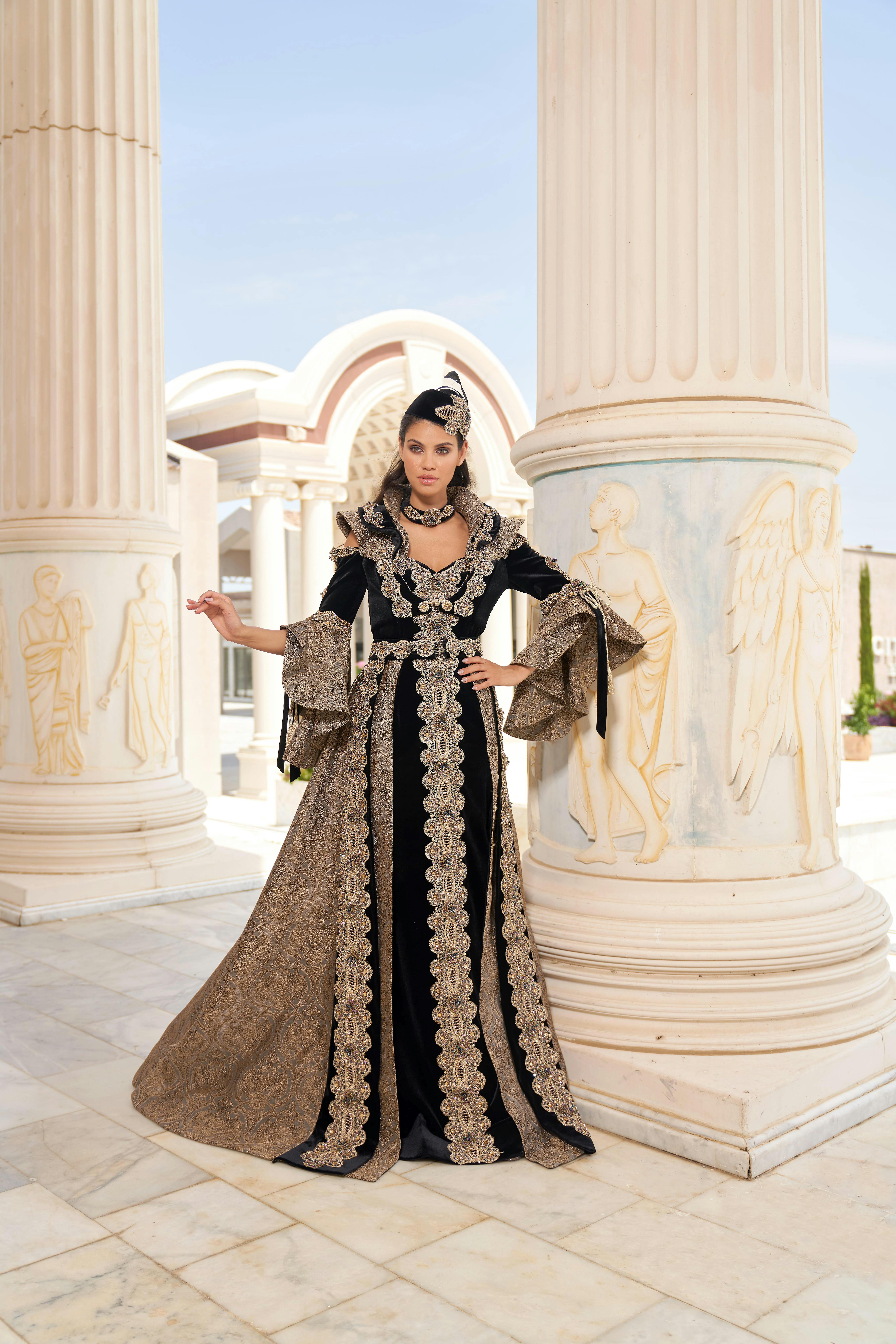 Altin Duvak Moda Caftán Y Bindallı · Foto de stock gratuita