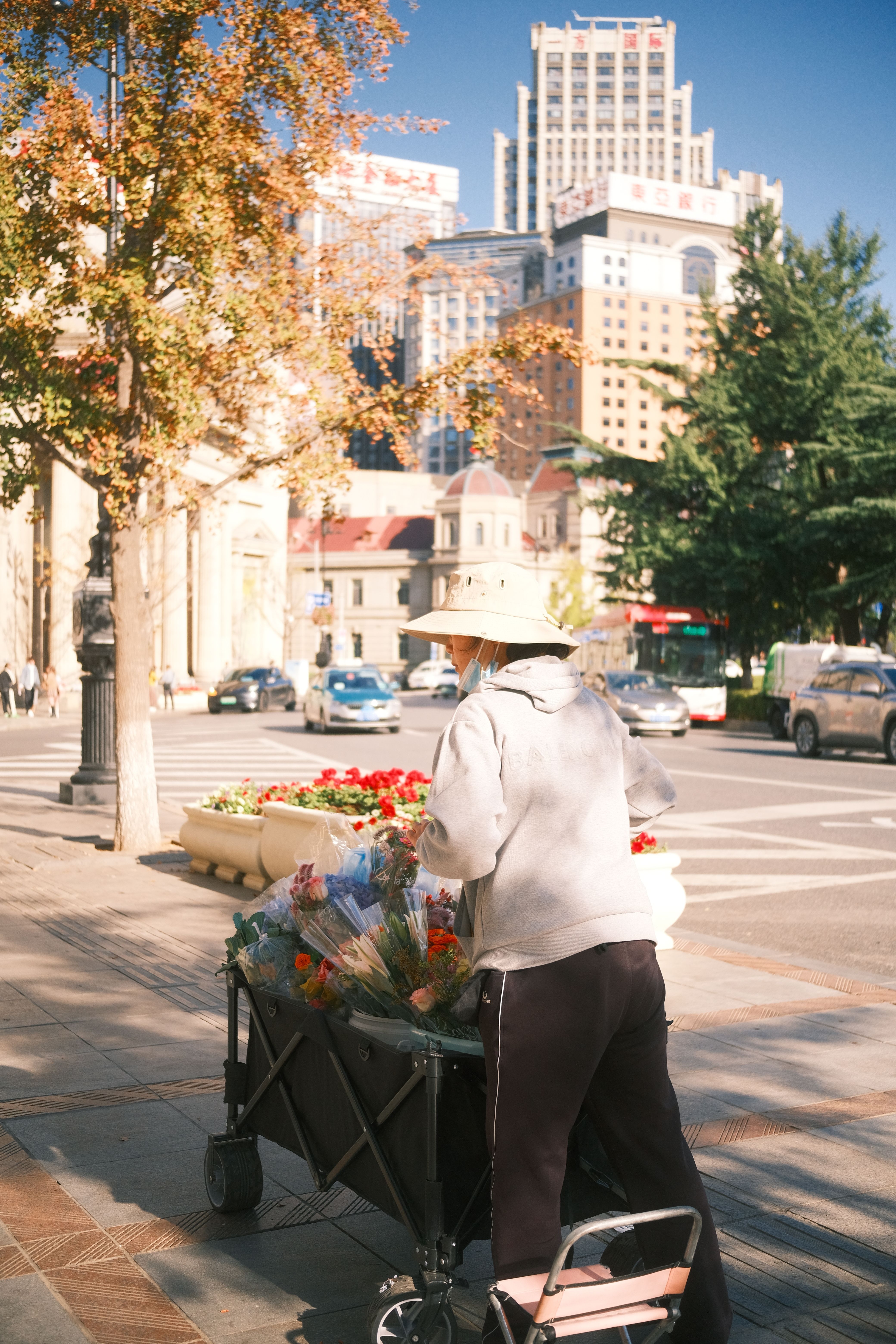 Urban Flower Vendor in City Setting · Free Stock Photo