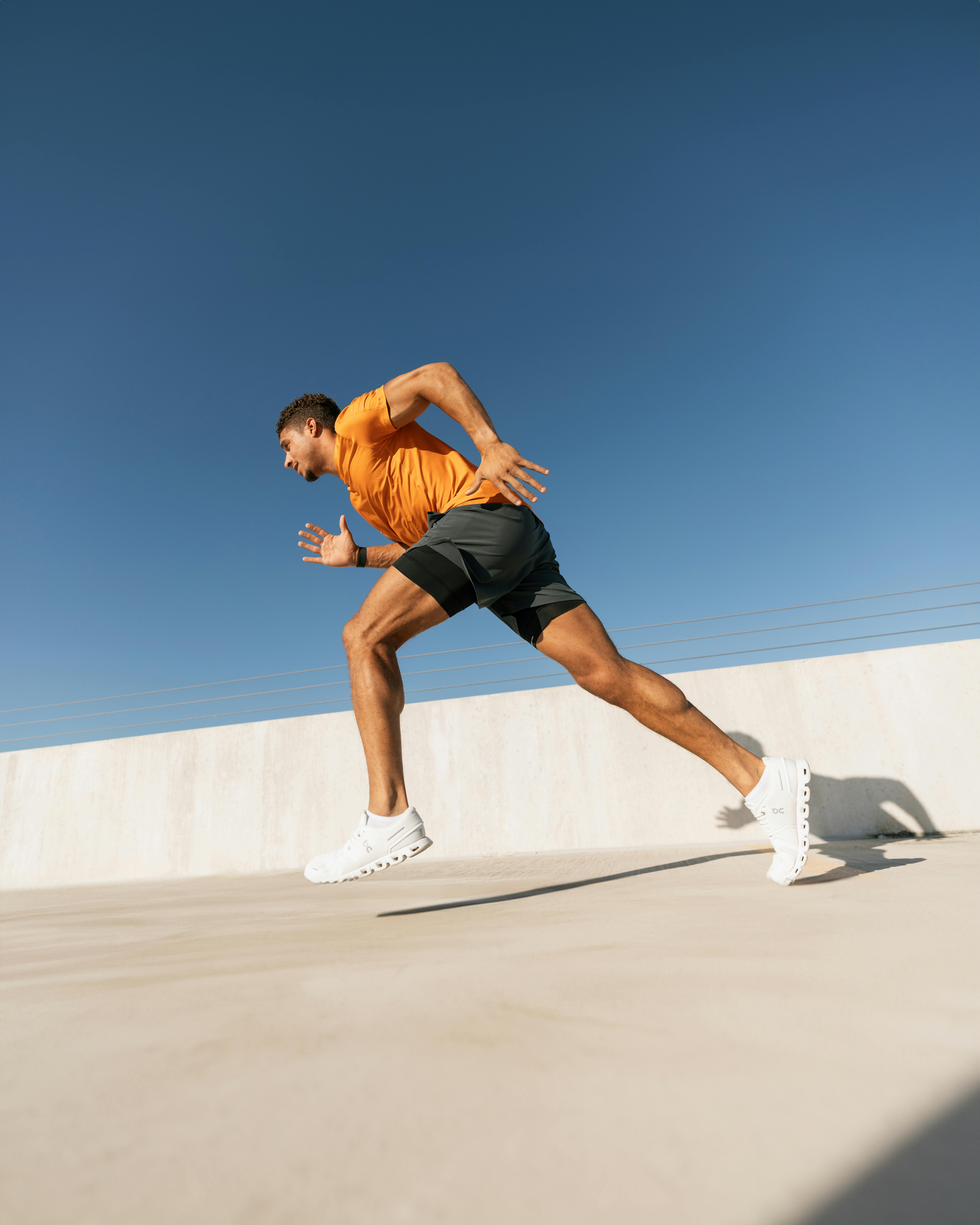 Young Athlete Running on Rooftop in Austin · Free Stock Photo
