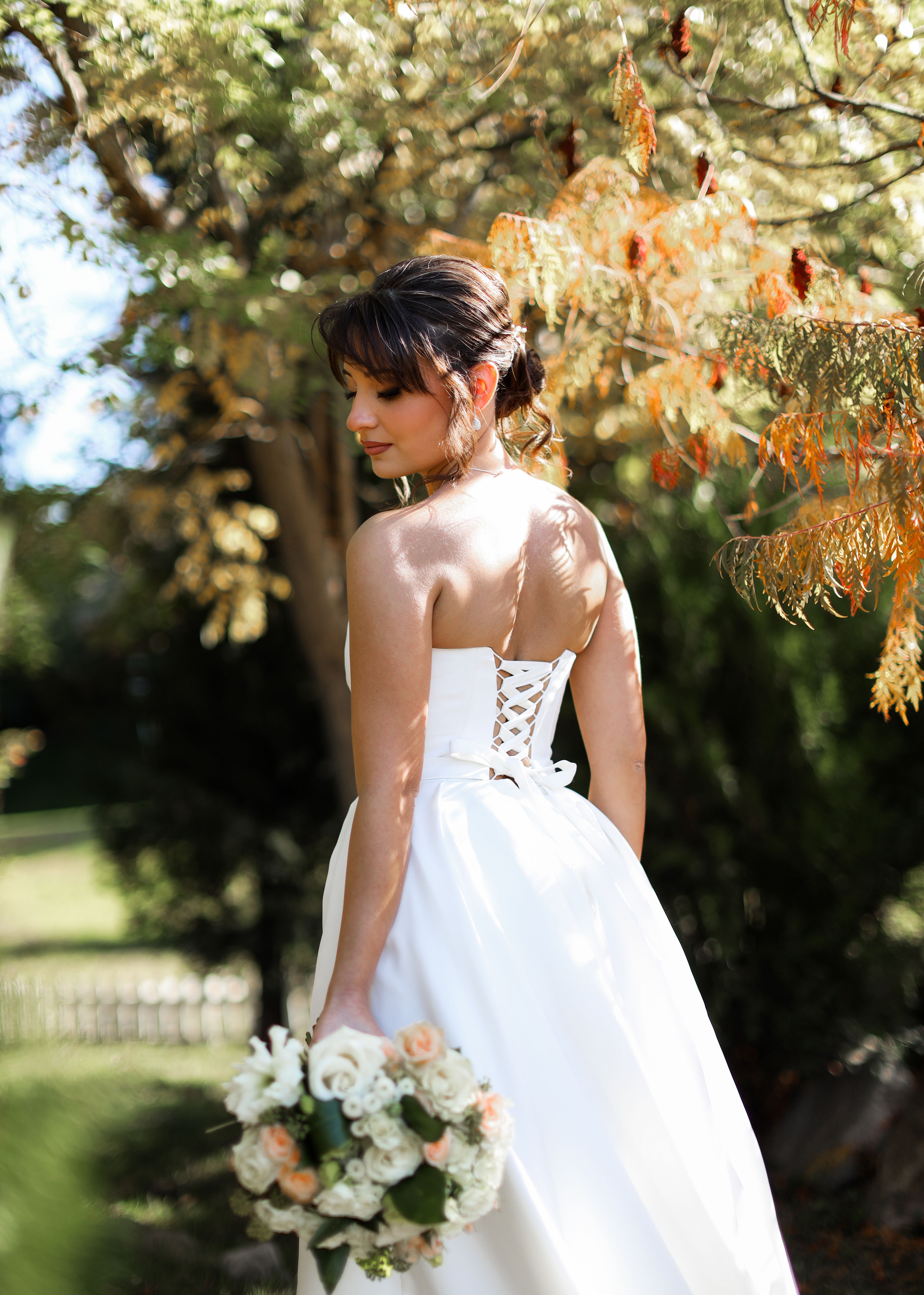 Elegant Outdoor Bride Holding Bouquets · Free Stock Photo