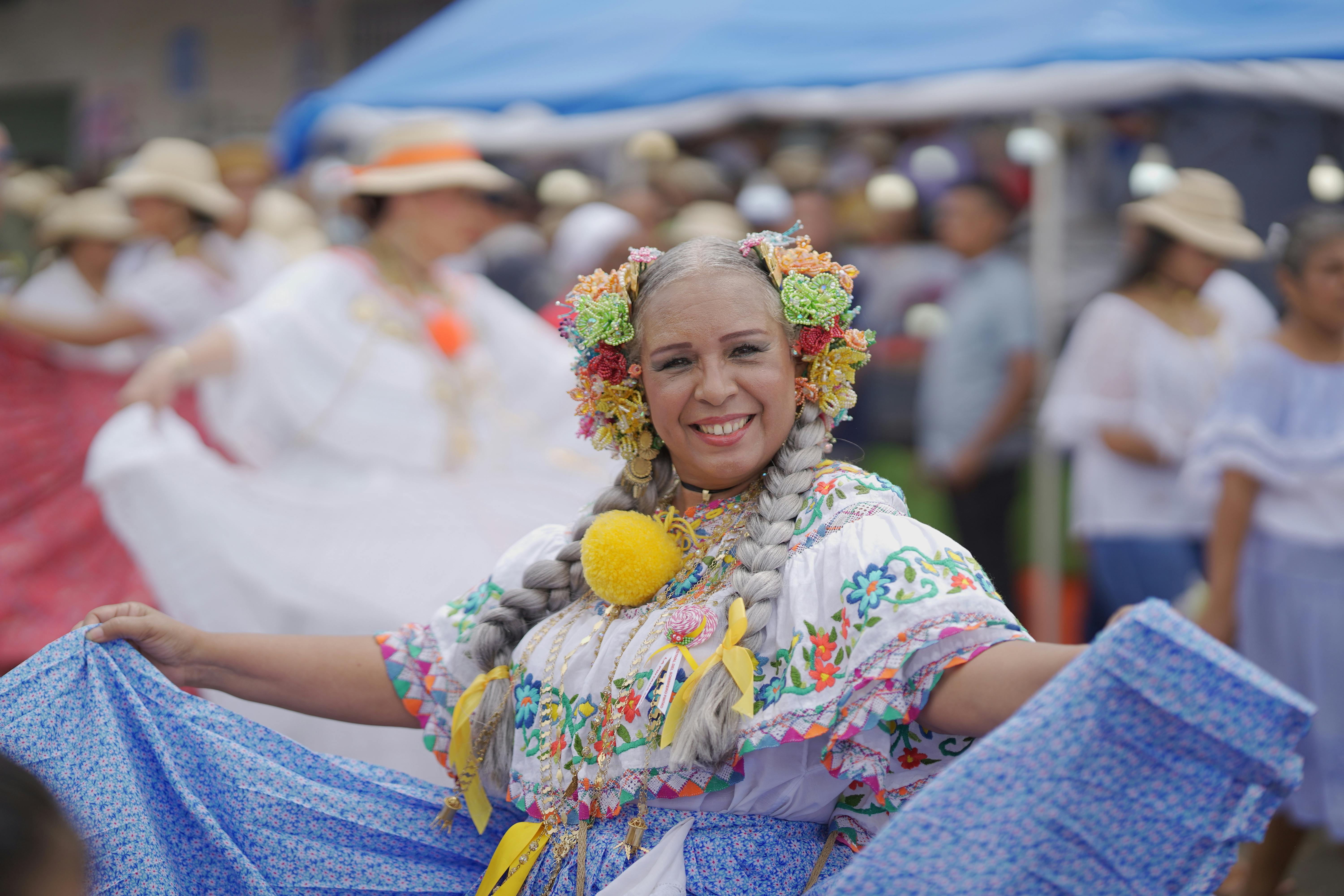 Traditional Panamanian Dance in Vibrant Attire · Free Stock Photo