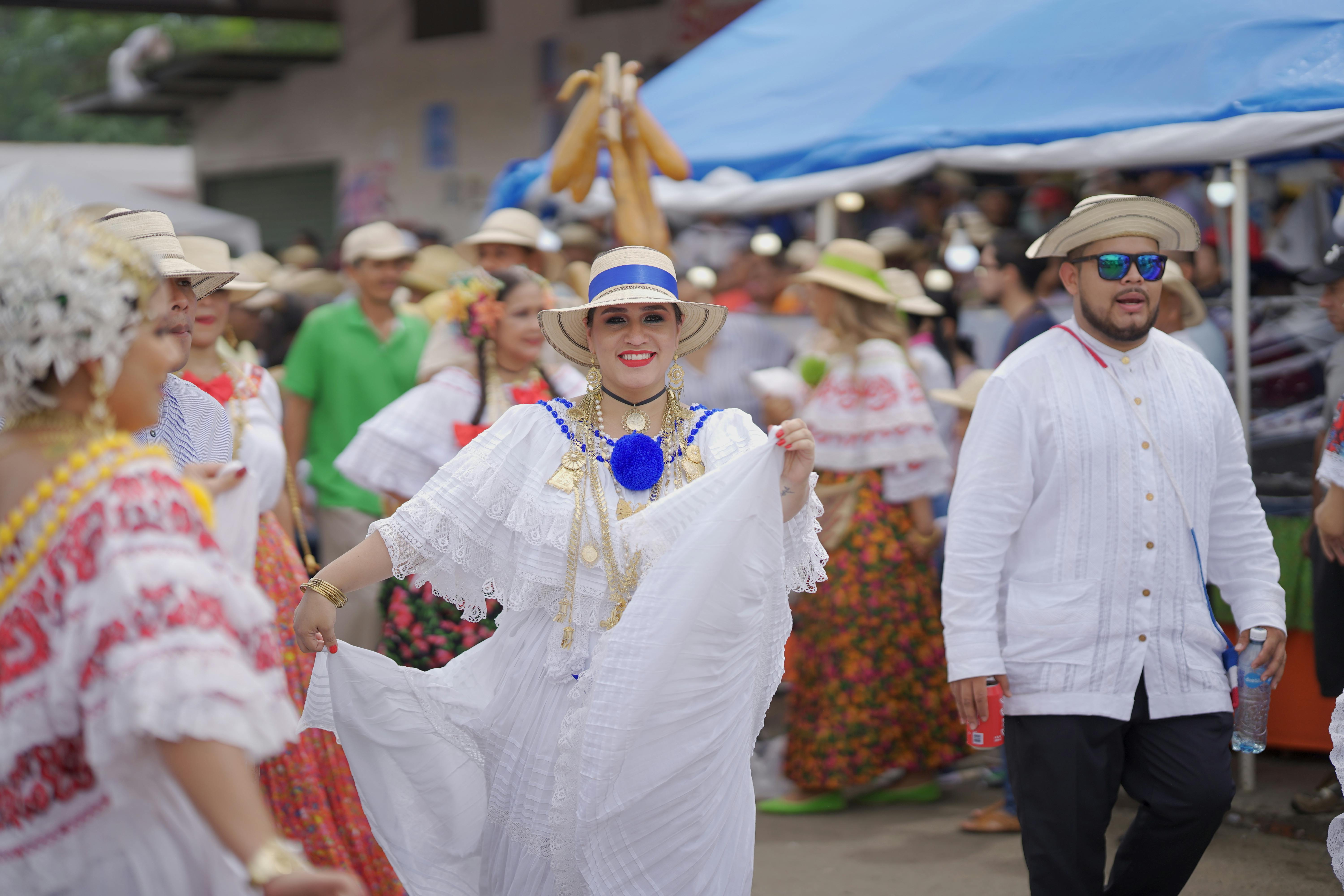 Vibrant Panama Festival Parade in Traditional Dress · Free Stock Photo