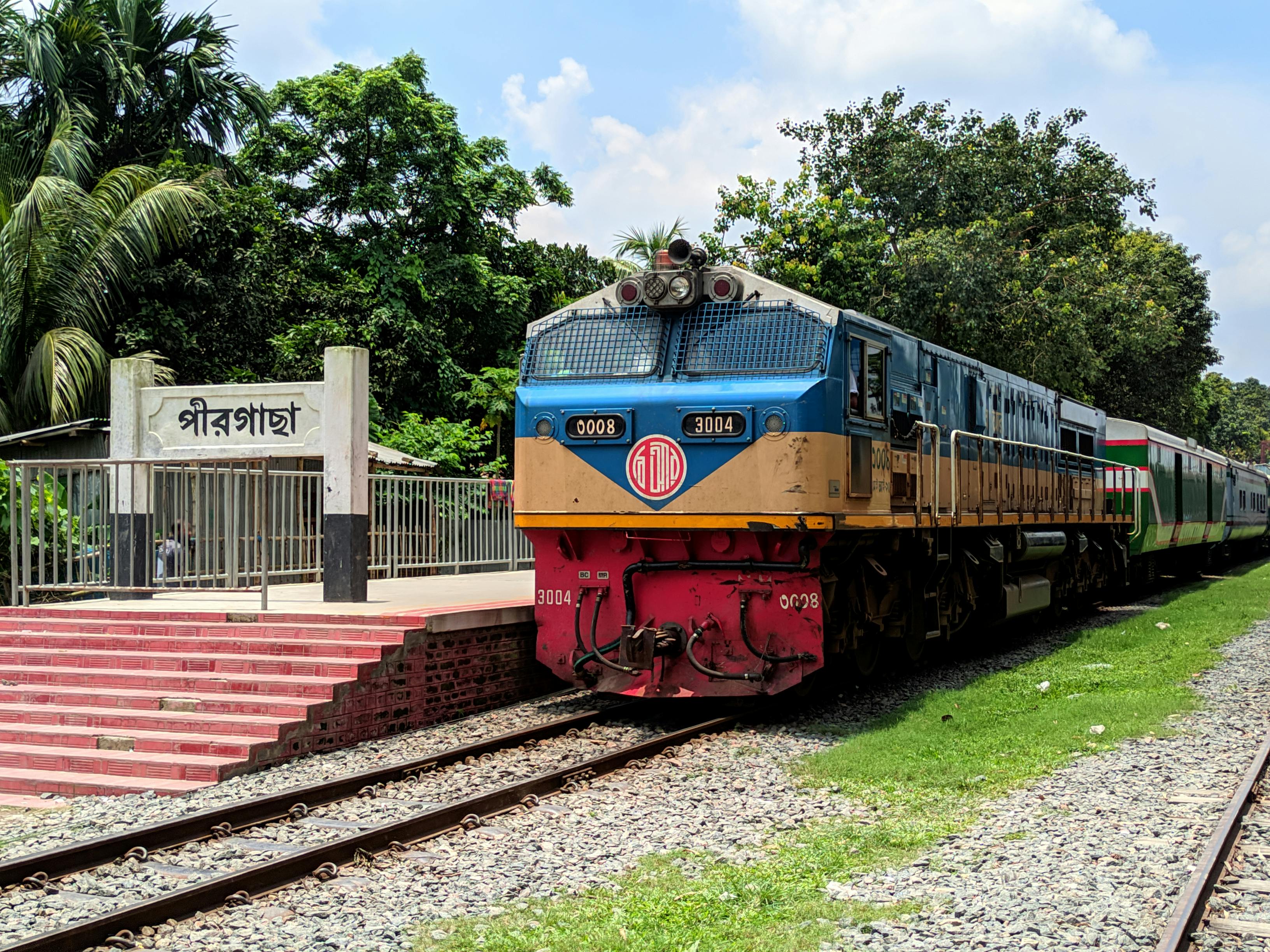 Train at Pirgacha Railway Station in Bangladesh · Free Stock Photo