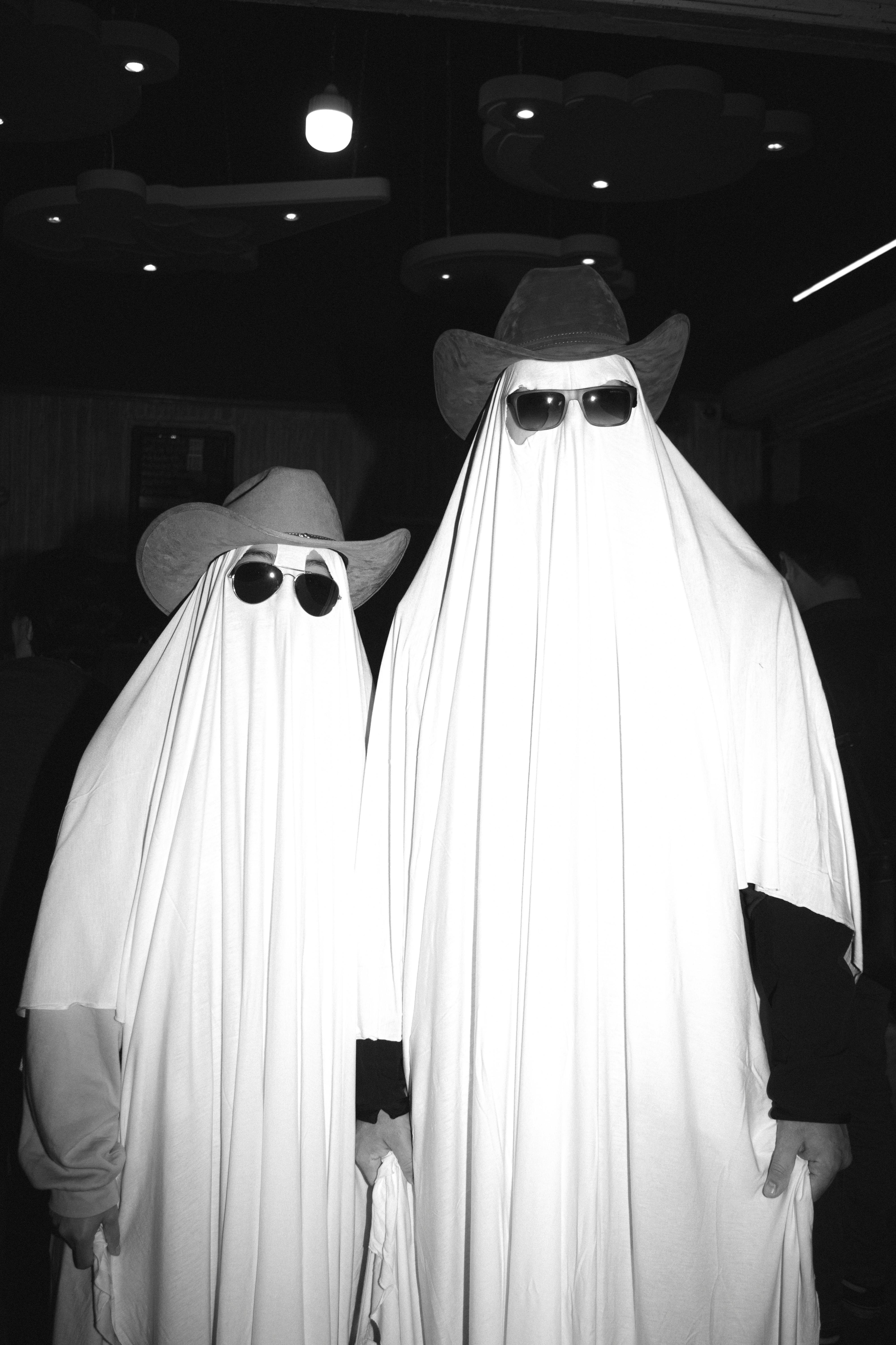 Sheet Ghosts Photos, Download The BEST Free Sheet Ghosts Stock Photos ...