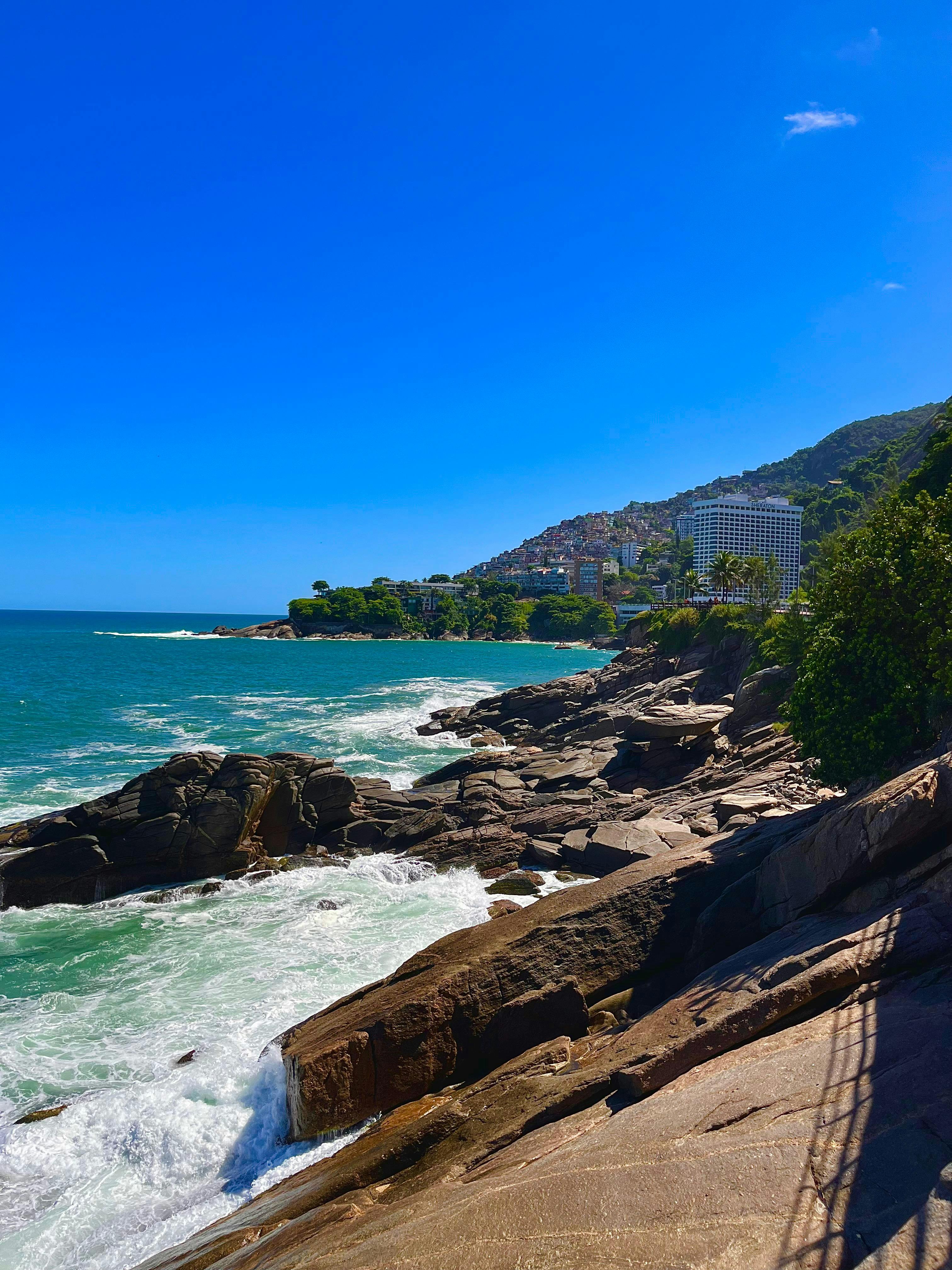 Deslumbrante Costa Rochosa No Rio De Janeiro · Foto profissional gratuita