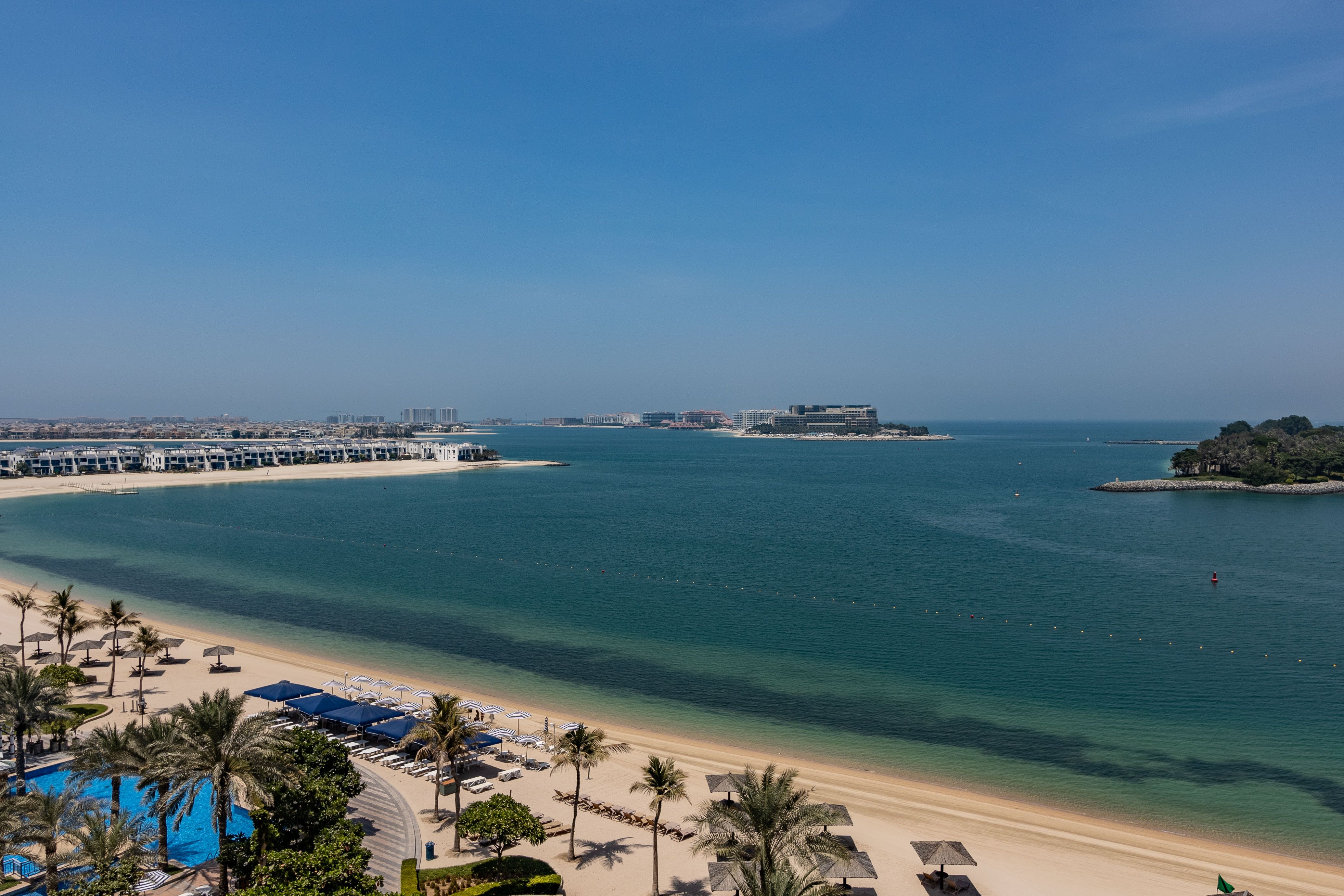Aerial View of Palm Jumeirah Beachfront in Dubai · Free Stock Photo