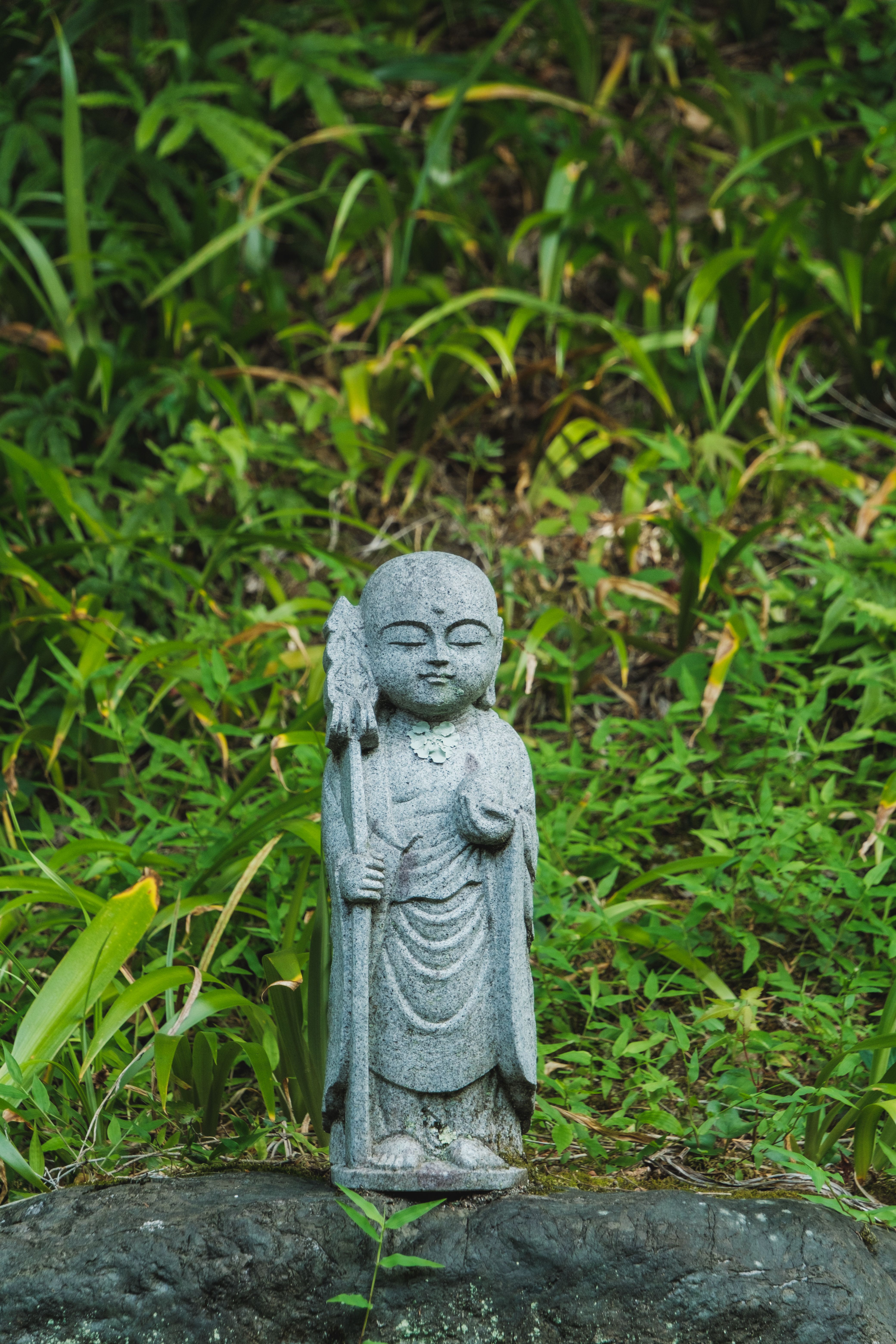 Serene Stone Statue Amidst Lush Greenery · Free Stock Photo