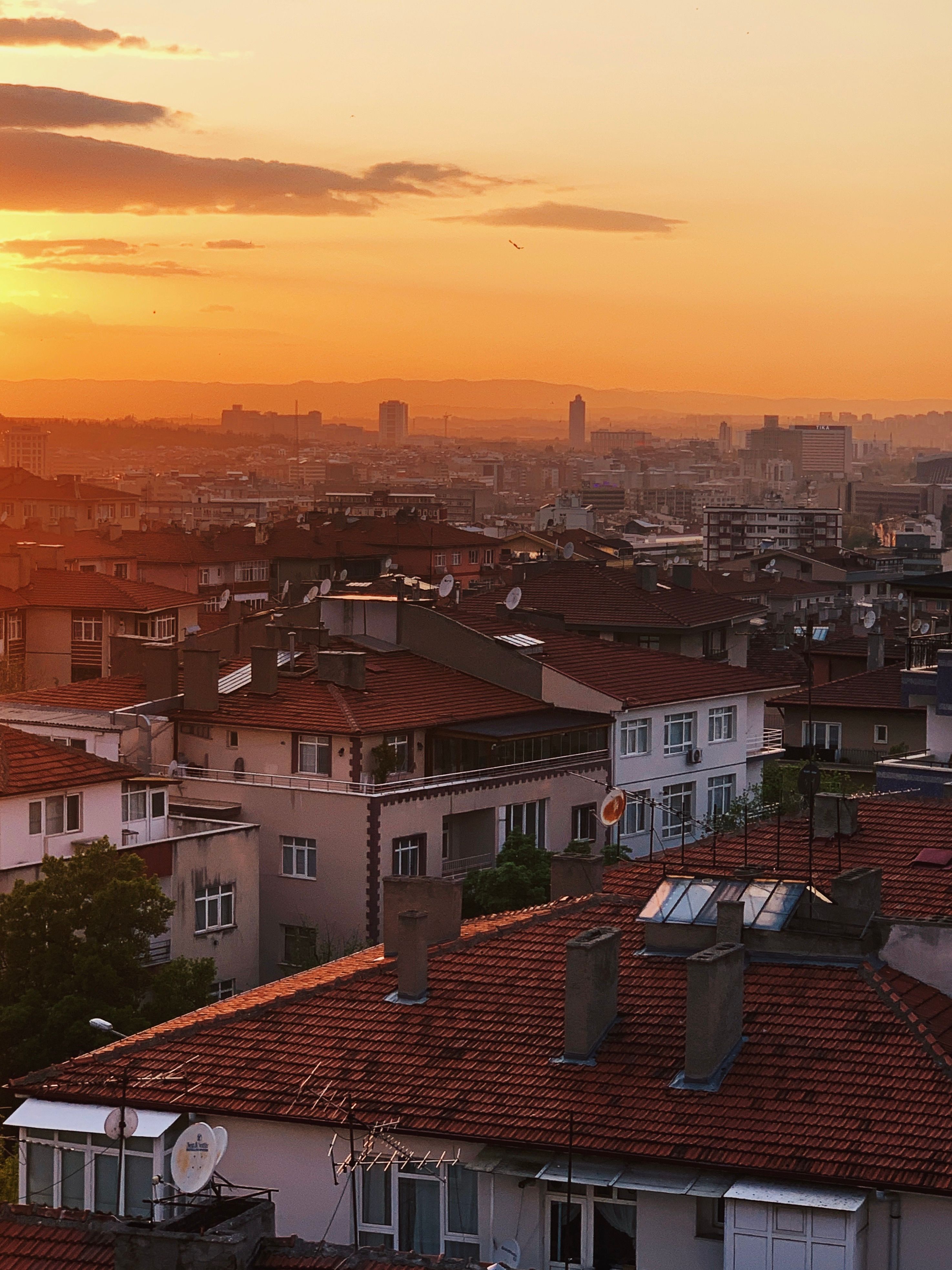 Scenic Sunset Over Urban Cityscape with Rooftops · Free Stock Photo