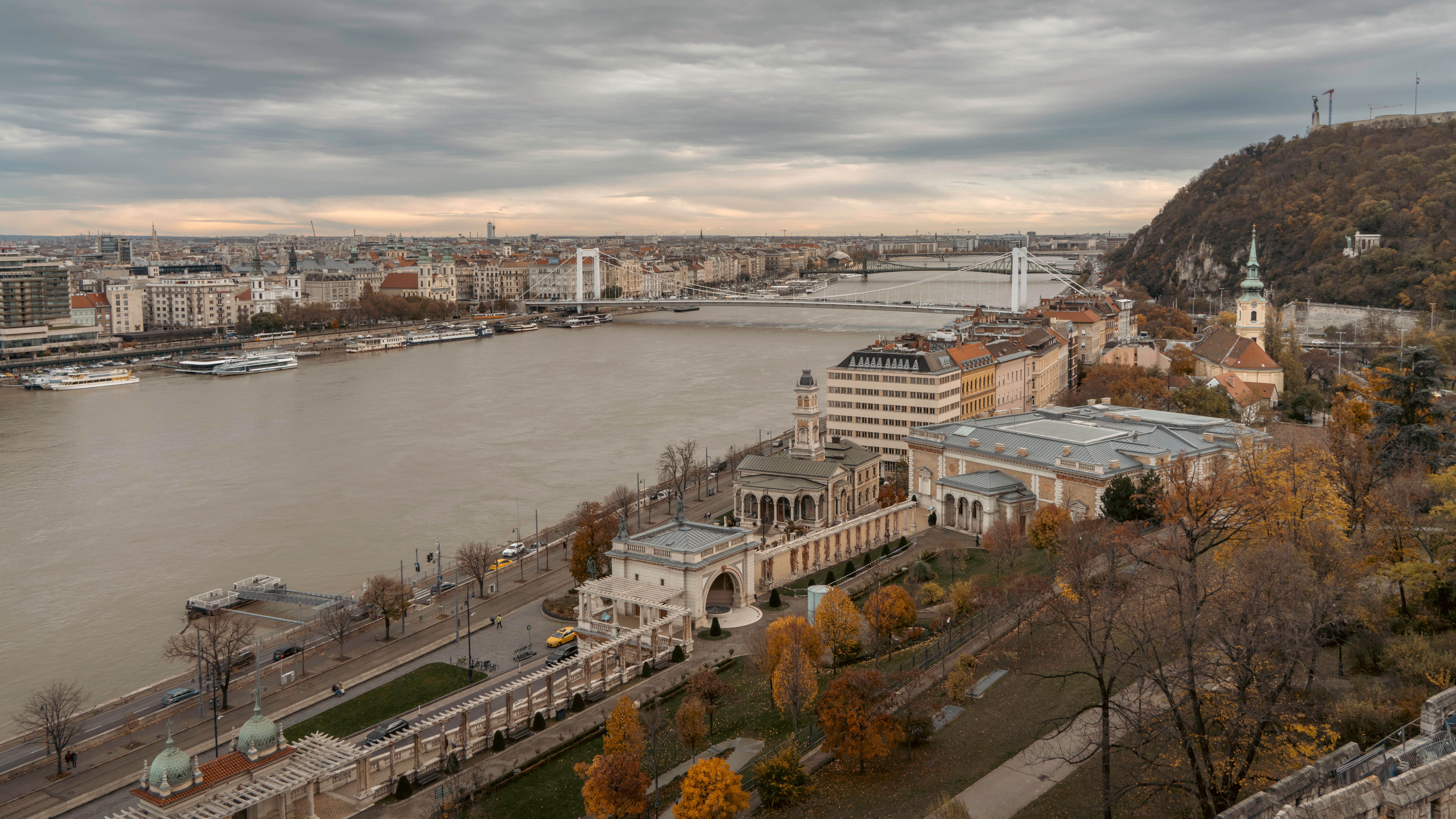 City Along River Photos, Download The BEST Free City Along River Stock ...